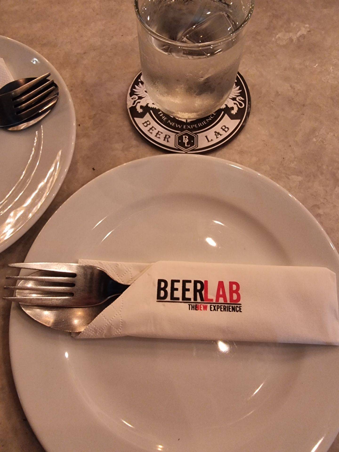 รีวิว Beer Lab Chiangmai - ร้านนั่งชิลที่เหมาะกับการhang out - Wongnai