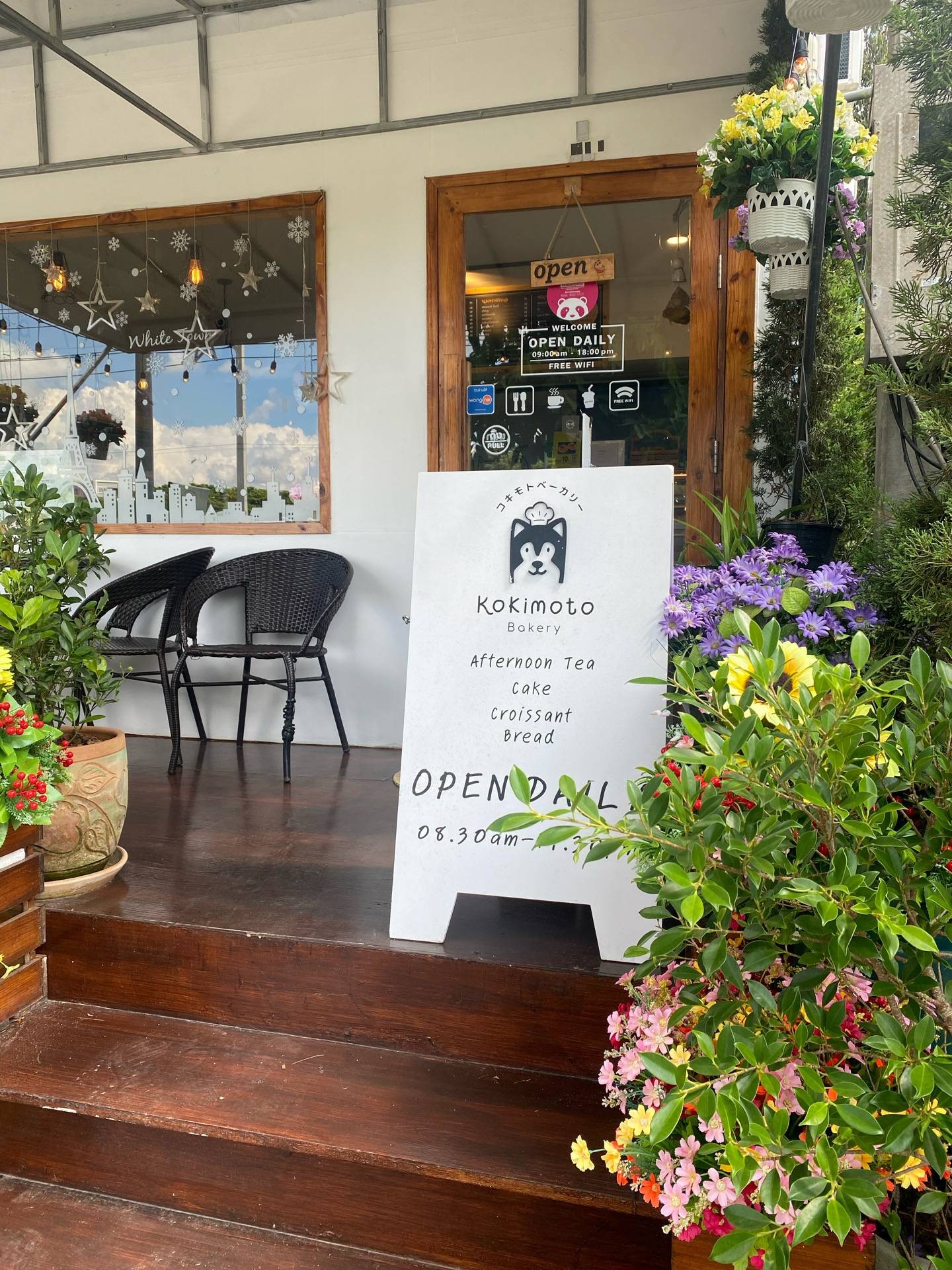 รีวิว Kokimoto Bakery สาขา 1 - ร้านคาเฟ่ขนมที่น่ารักมีขนมให้เลือกเยอะเลย