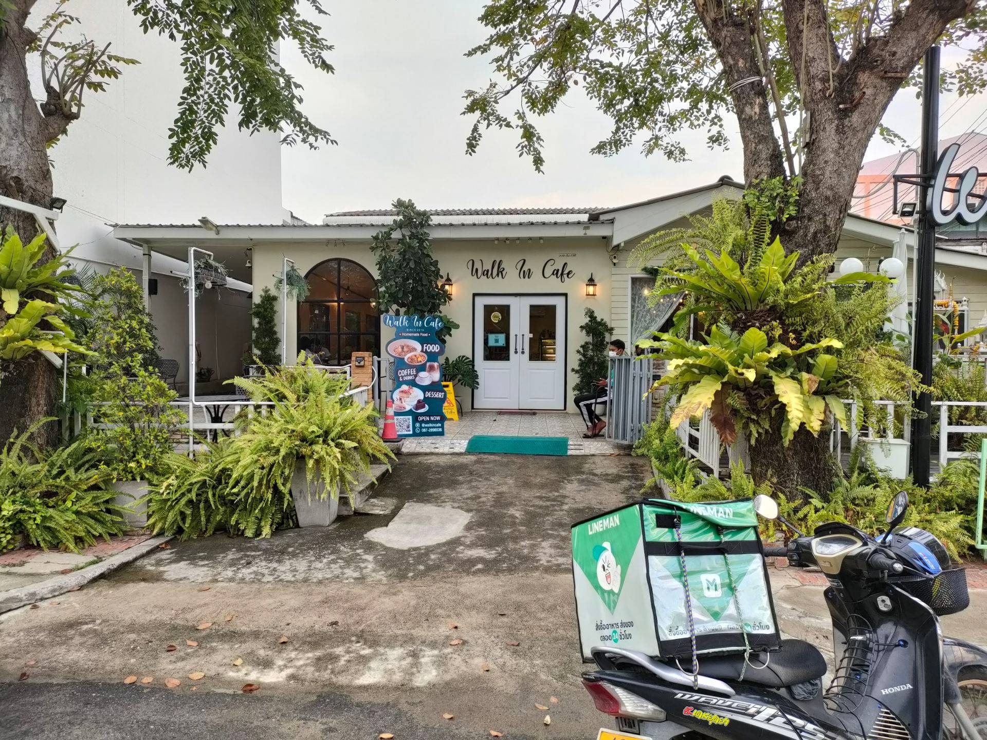 รีวิว Walk In Cafe - 😉Walk In Cafe วอล์คอินเข้ามาได้เลยจ้า 😆