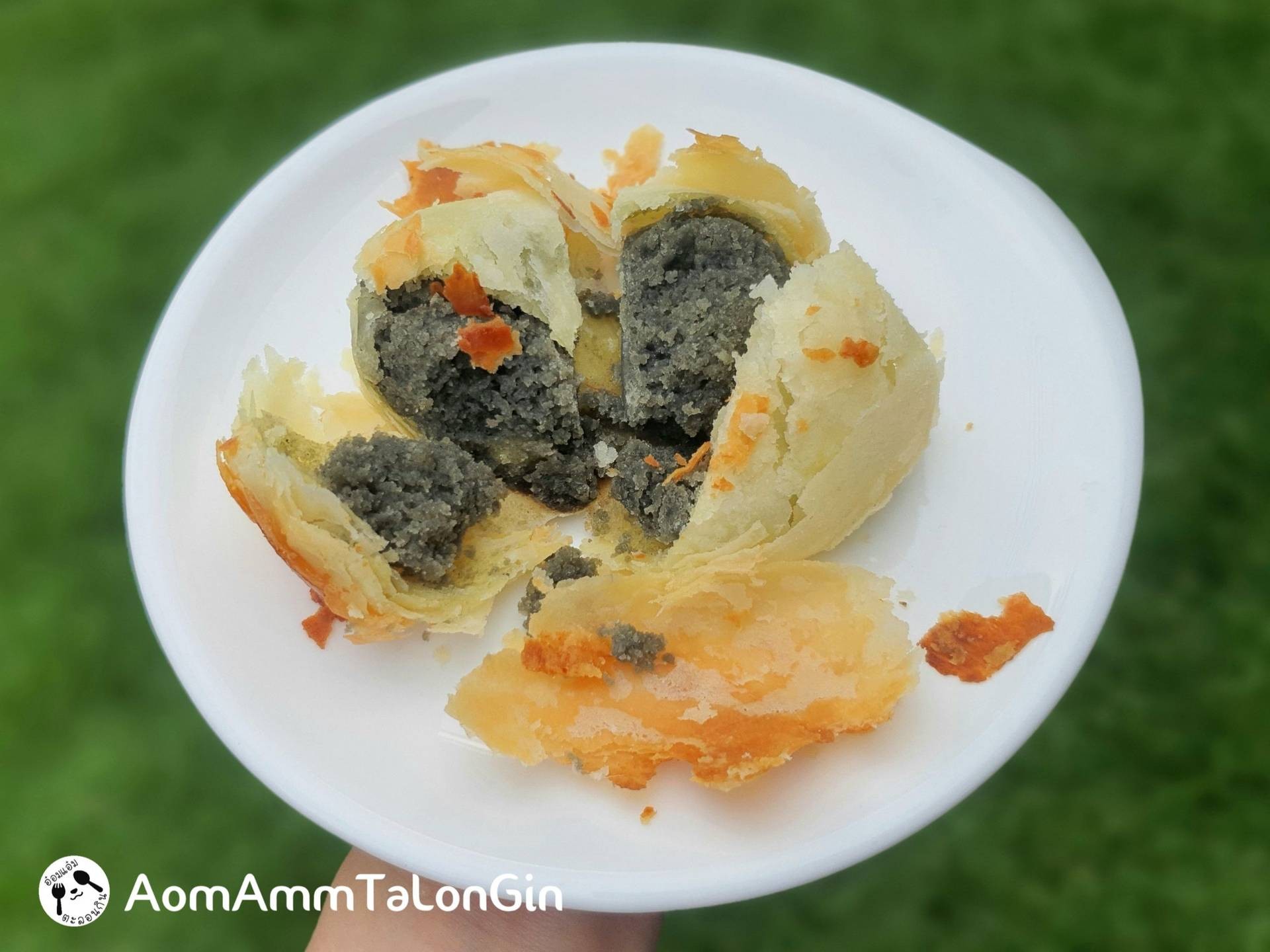 ไส้ถั่วดำ (black bean) ร้าน ขนมเปี๊ยะ ท่าดินแดง - Wongnai