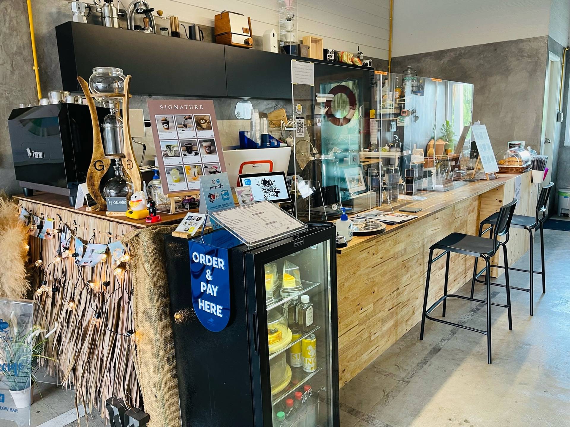 Mangrove Specialty Coffee - สั่งอาหารเดลิเวอรี | Wongnai x LINE MAN