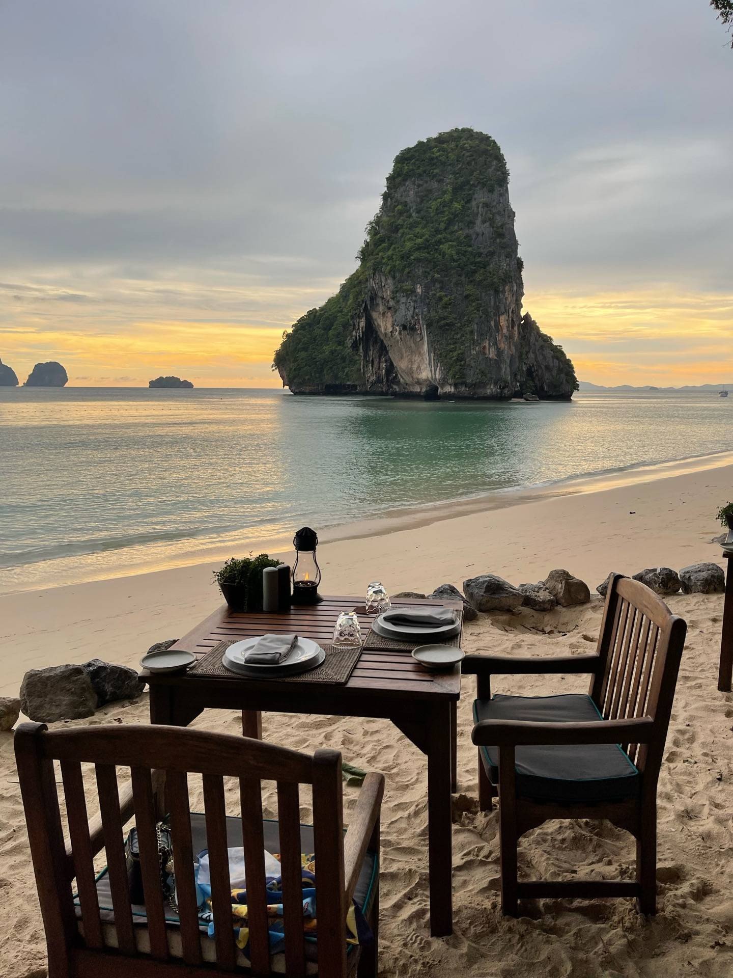 รีวิว The Grotto Rayavadee - อร่อยมากกกก ราคามาตรฐานรร .5 ดาว