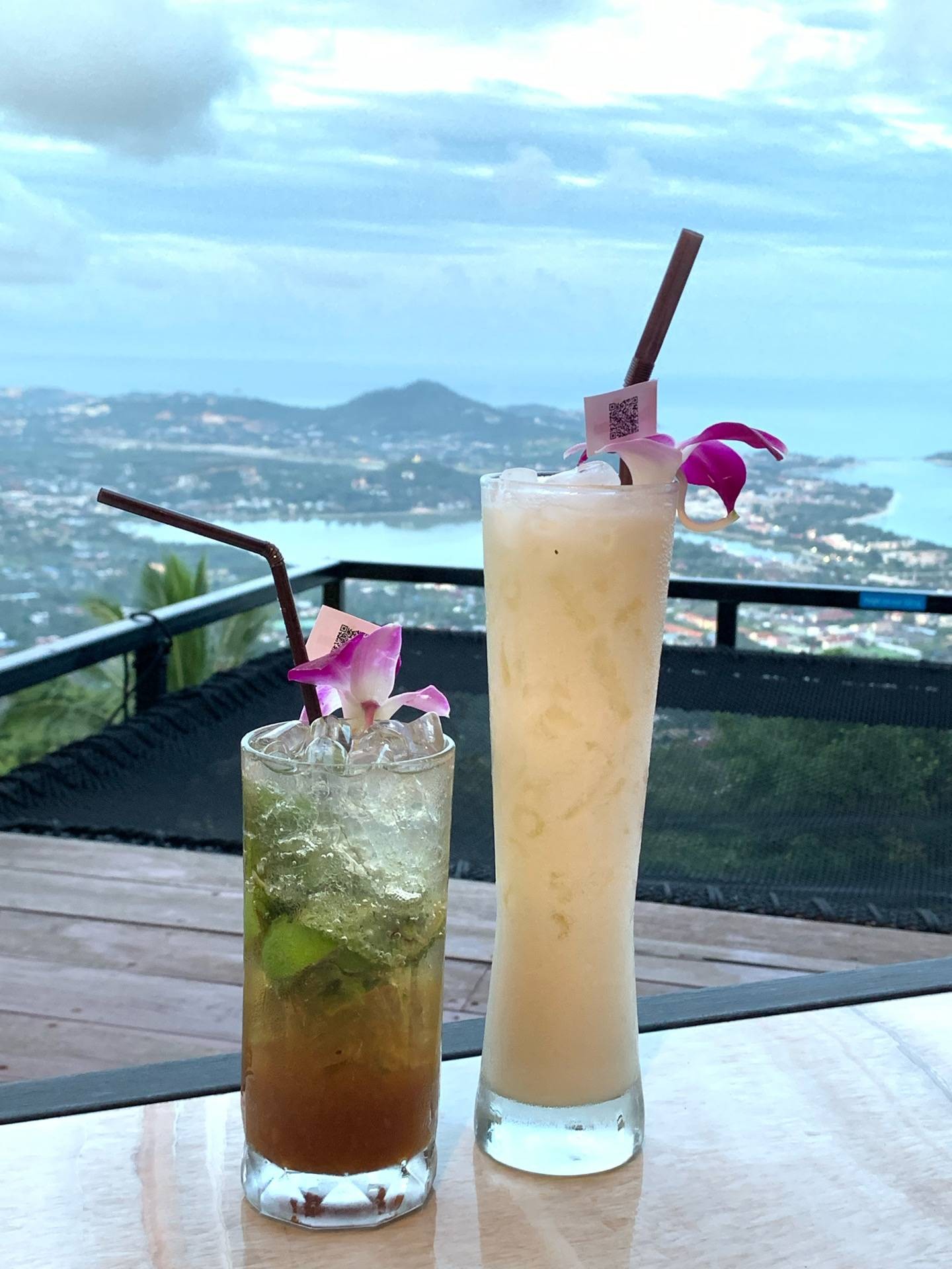 รีวิว THE ROOF SAMUI - ดูดีๆก่อนกิน อย่าเหมือนเรารออาหาร 1 ชม แล้วหิว ...