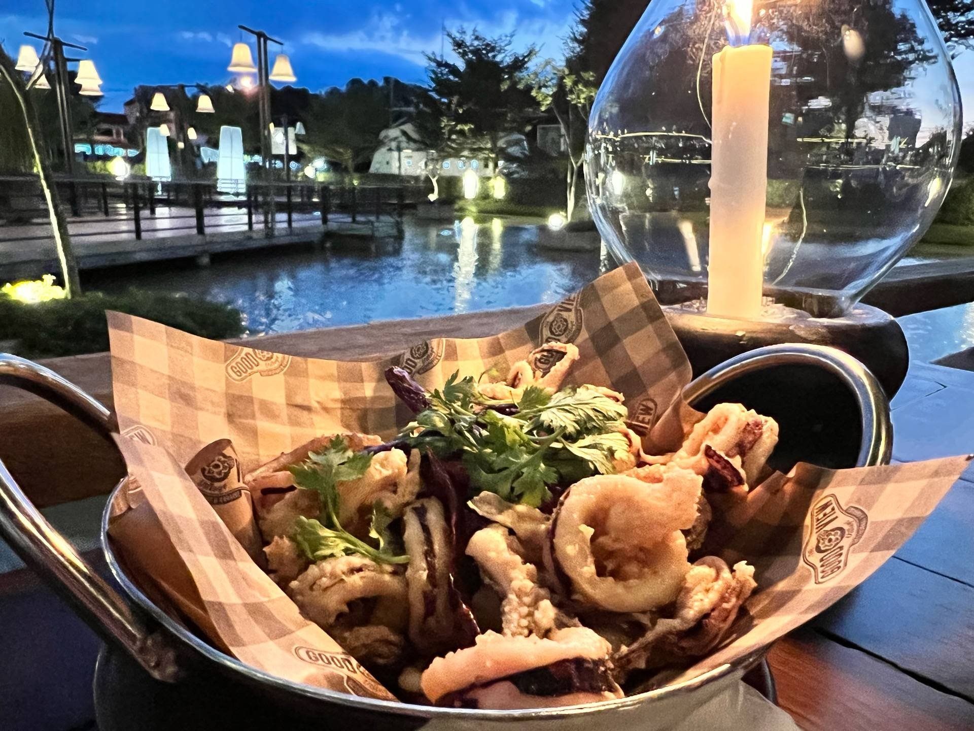 หมึกทอดแดดเดียว ร้าน The Good View Village Restaurant & Karaoke แม่เหียะ