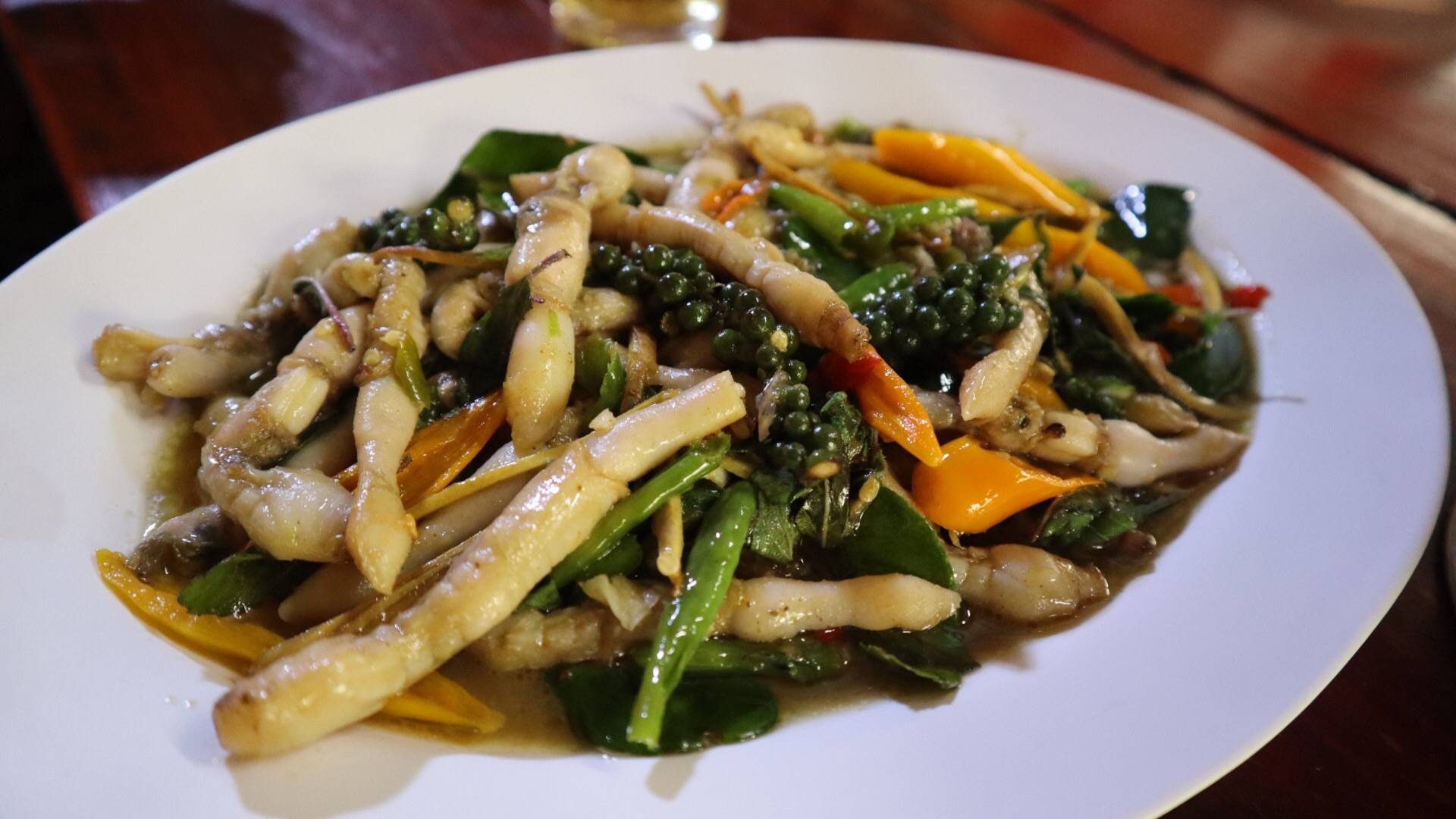 รูป เจ๊ช้อย