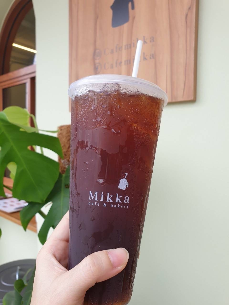 รีวิว Mikka Café & Bakery ตลาดต้นสัก สนามบินน้ำ - Signature Amber