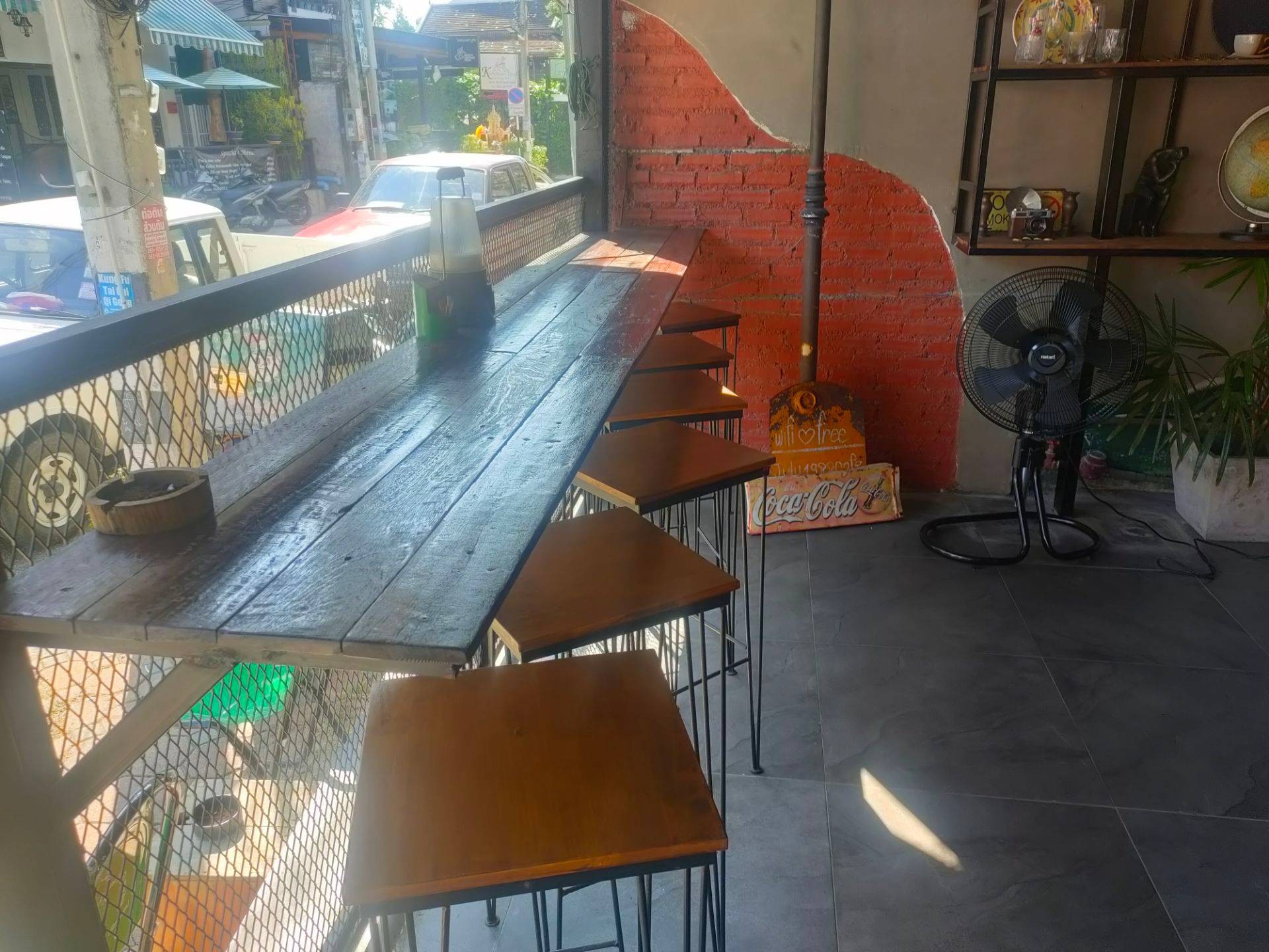 รีวิว Triangle Cafe&Bar - กาแฟราคาน่ารักไม่แพงเกินไปราคากลางๆๆน่าคบน่าลอง