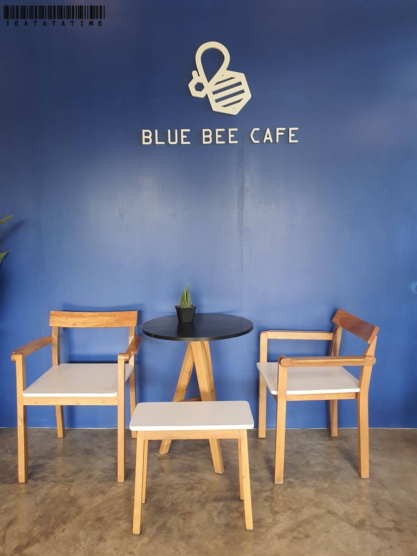 รีวิว Blue Bee Cafe - กาแฟดีงาม เสาวรสโซดาดีมาก