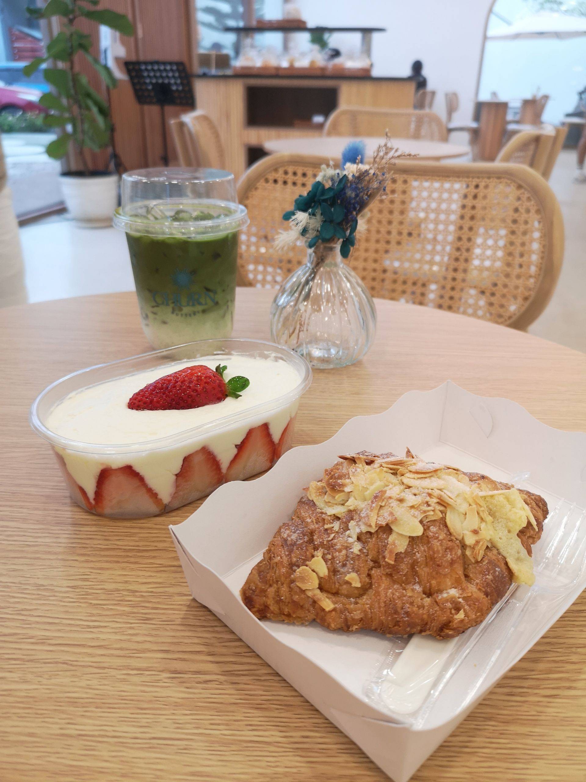 รีวิว Churn Buttery Churn Buttery - คาเฟ่บรรยากาศดีกับมัทฉะเข้มข้น ...