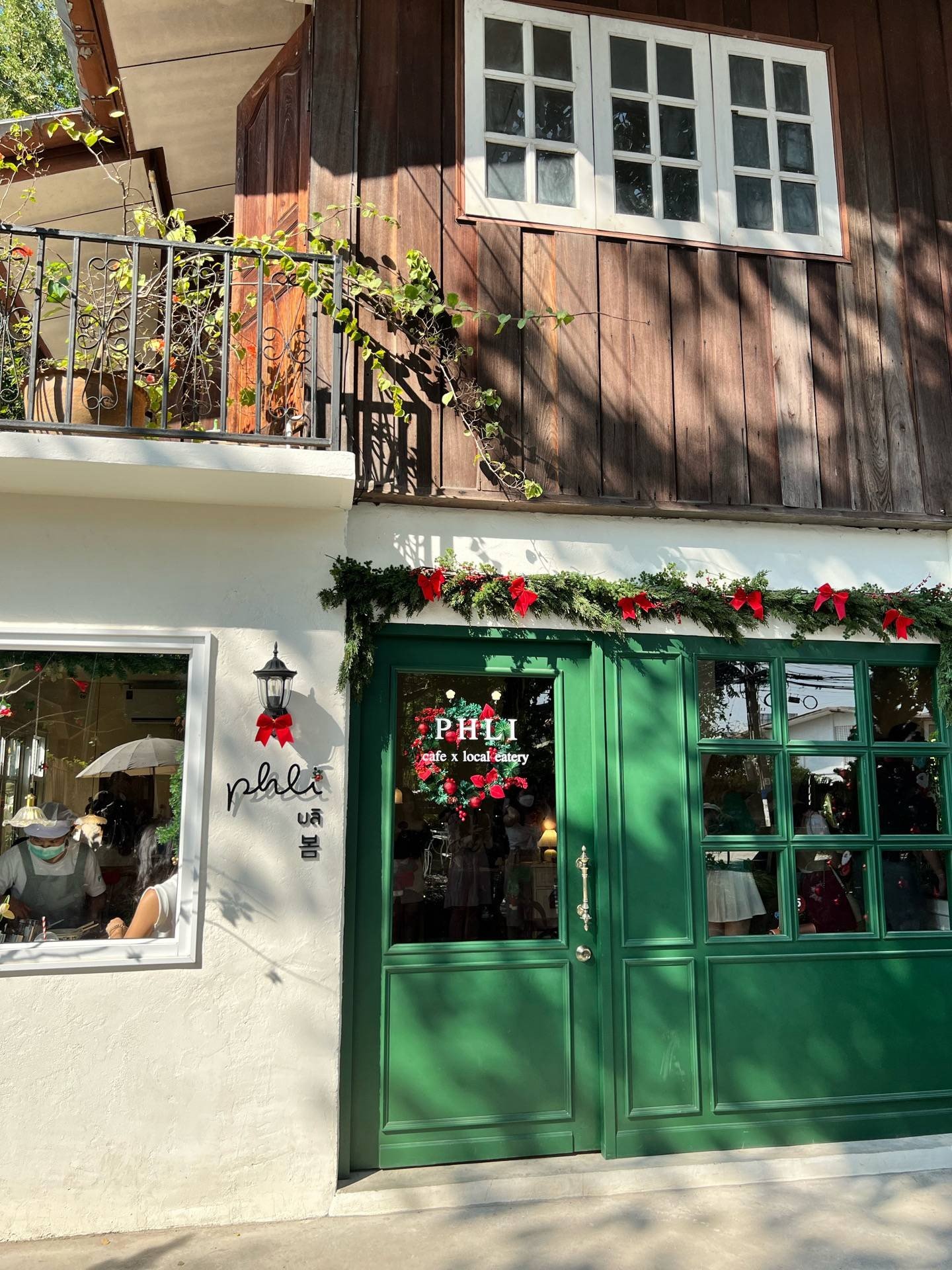 รีวิว ผลิ : phli cafe x khaosoi - - คาเฟ่สุดฮิตย่านสันทราย