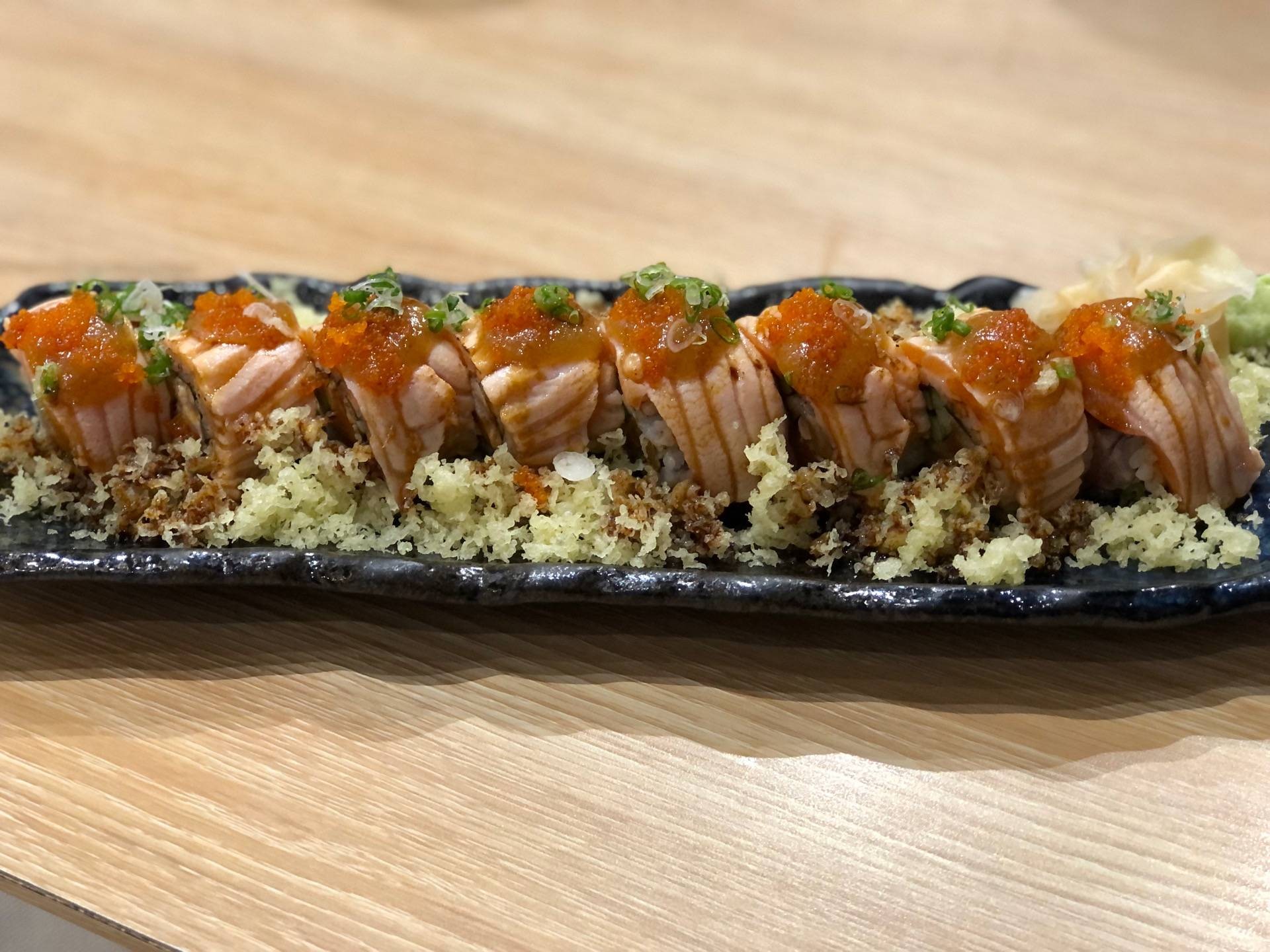 แซลมอนไซเกียวโรล ร้าน Tairyo Sushi (ไทเรียวซูชิ) อารีย์ - Wongnai