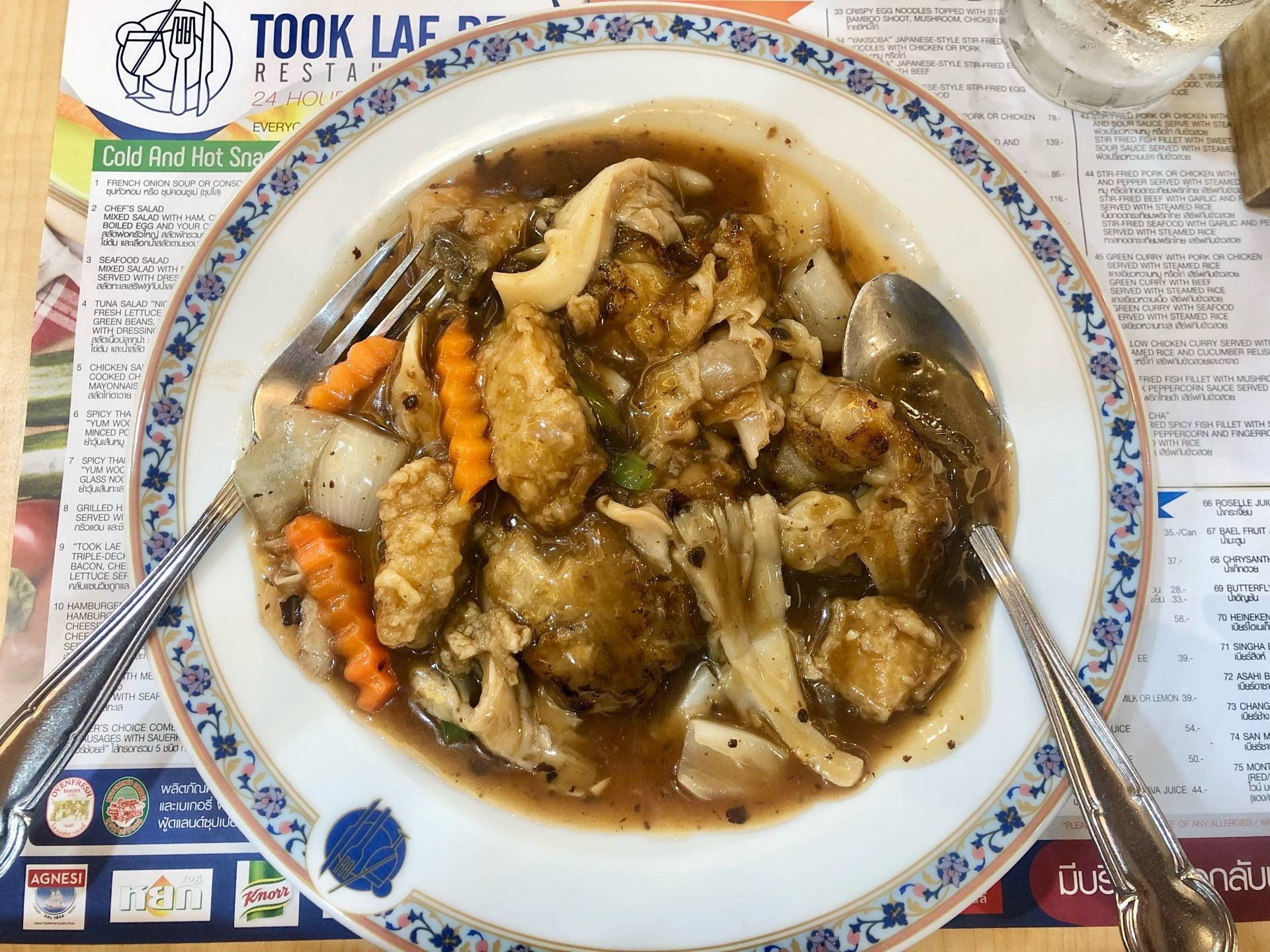 ก๋วยเตี๋ยวราดหน้าปลาเต้าซี่ ร้าน Took Lae Dee ฟู๊ดแลนด์ วิคตอเรีย ...