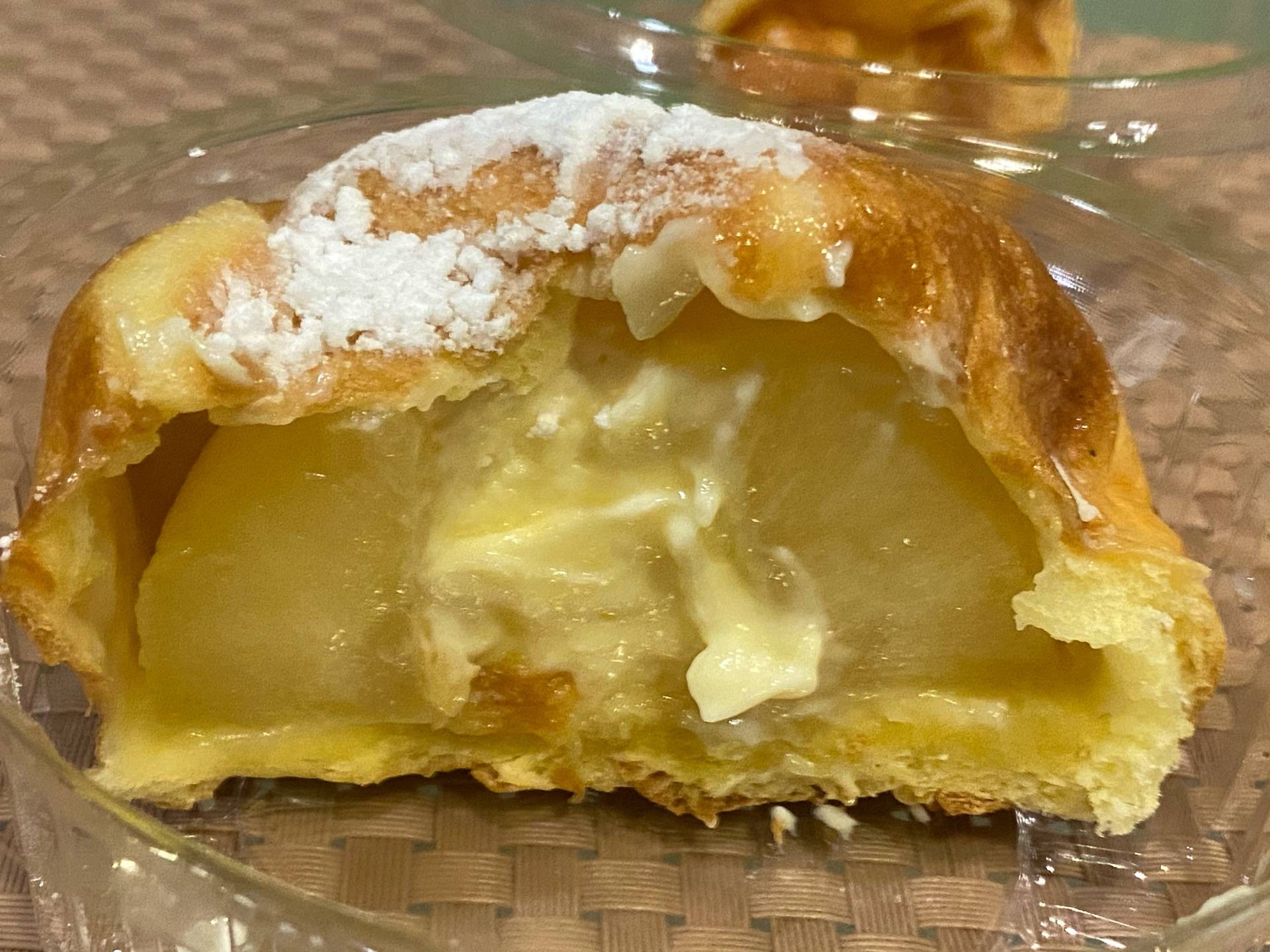 fuji ringo bun ร้าน J's bakery