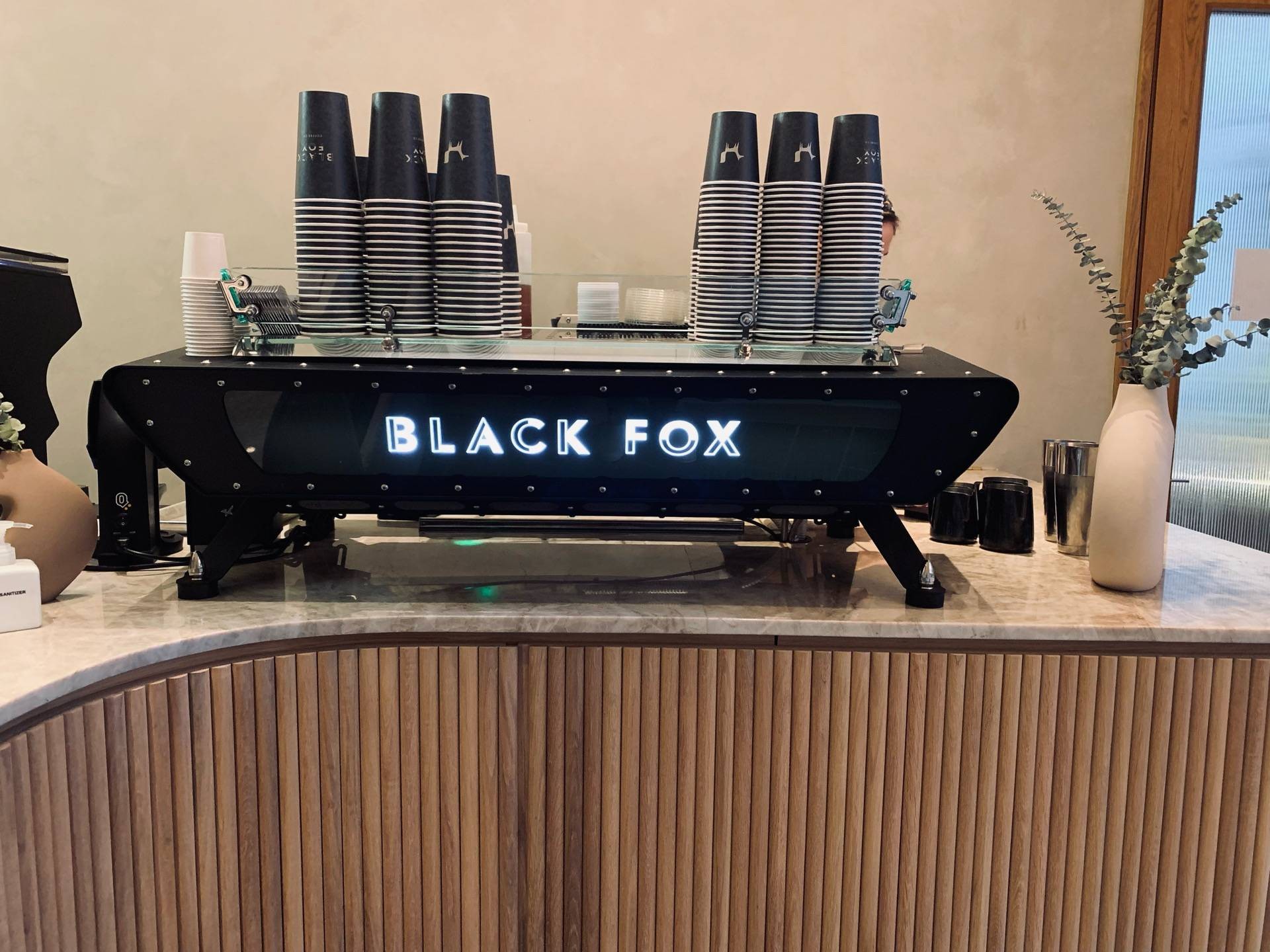 รีวิว Black Fox Coffee Midtown West Manhattan - ร้านกาแฟแบบ grab & go กับ Signature Latte