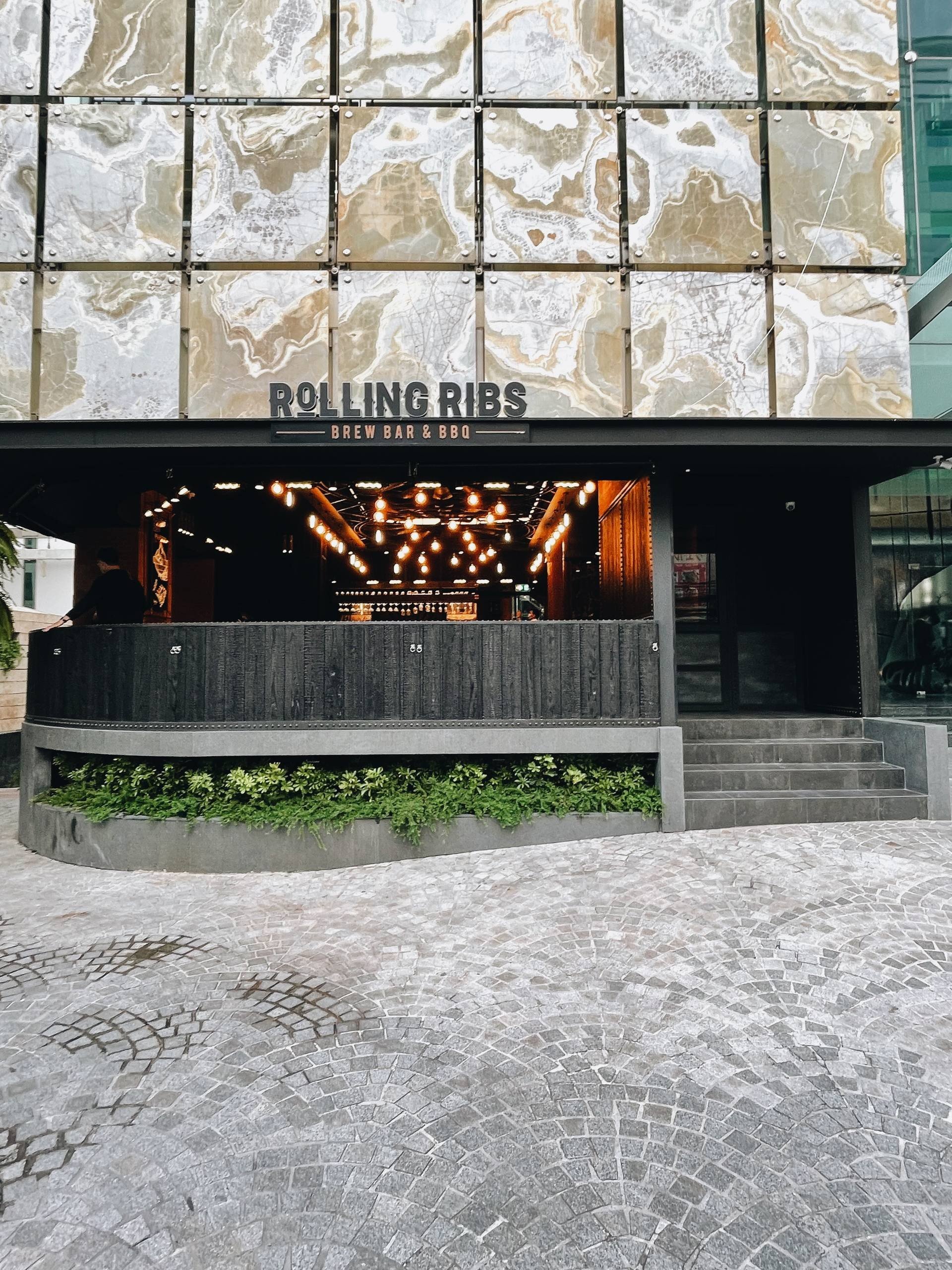 รีวิว Rolling Ribs Brew Bar & BBQ สี่พระยา - Rolling Ribs Brew Bar ...