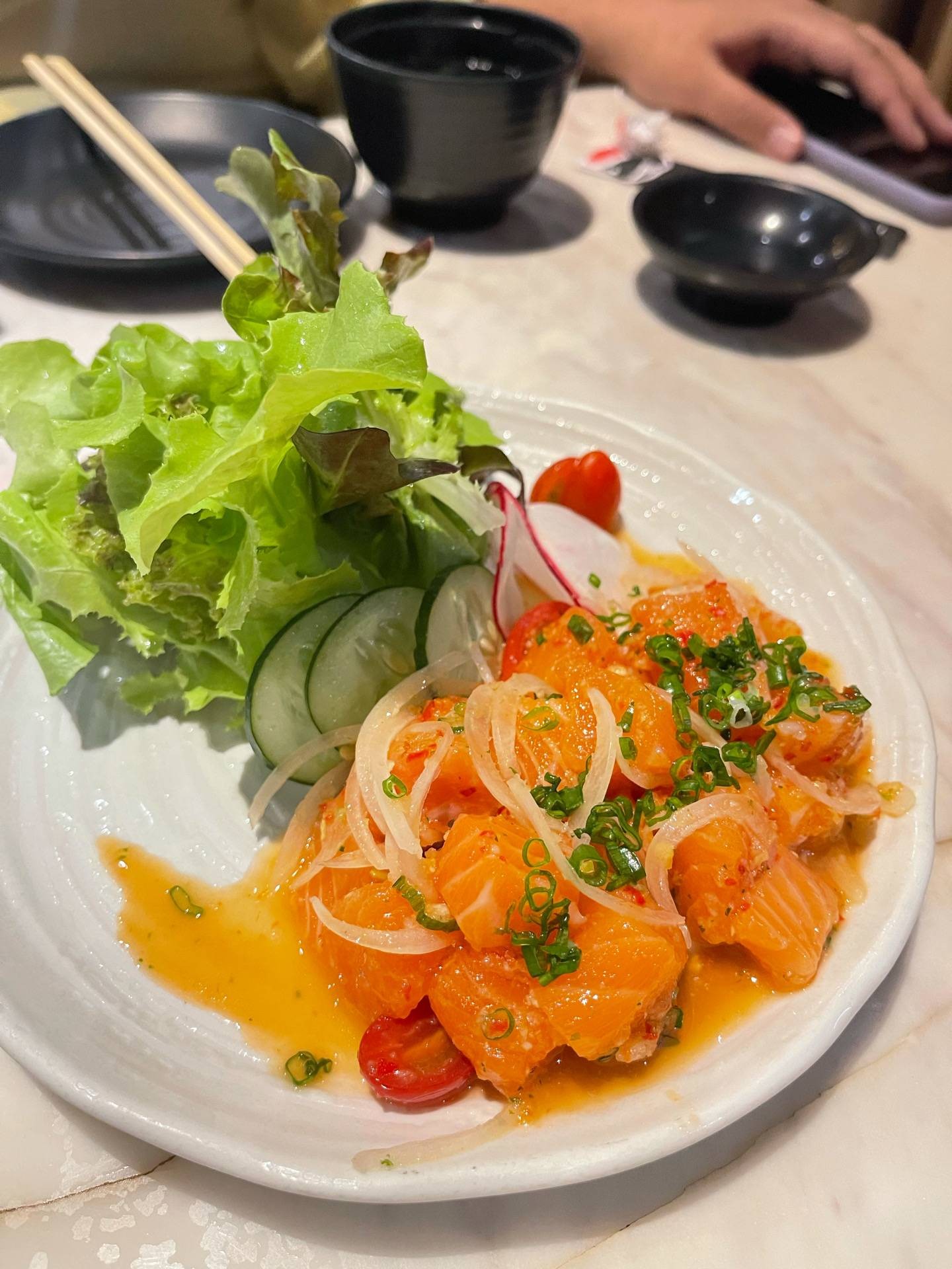 ยำปลาแซลมอน ร้าน HOSHI JAPANESE ริเวอร์ไซด์ เจริญนคร