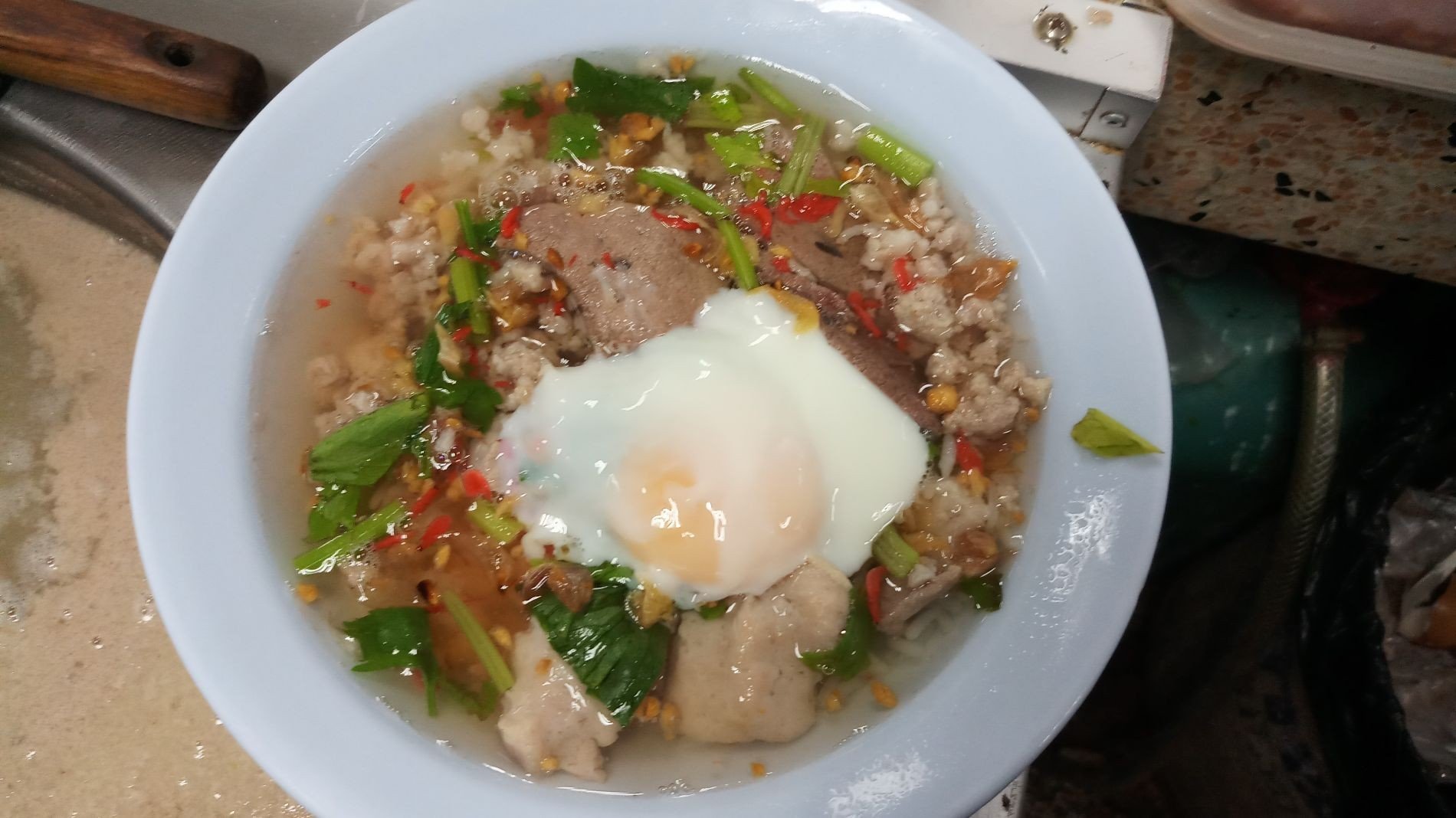 ข้าวต้มหมูทรงเครื่อง+ไข่ออนเซ็น • image ร้าน ก๋วยเตี๋ยวต้มยำพี่บาส แจ๊ส ...
