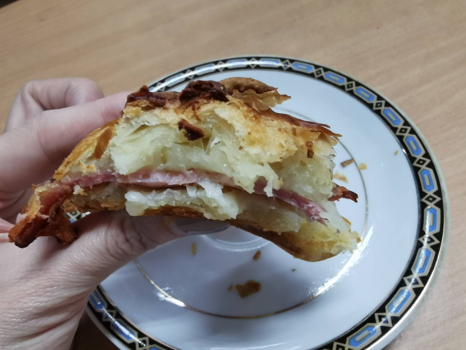 Mozzarella Ham Croissant ร้าน Lammn Croissant