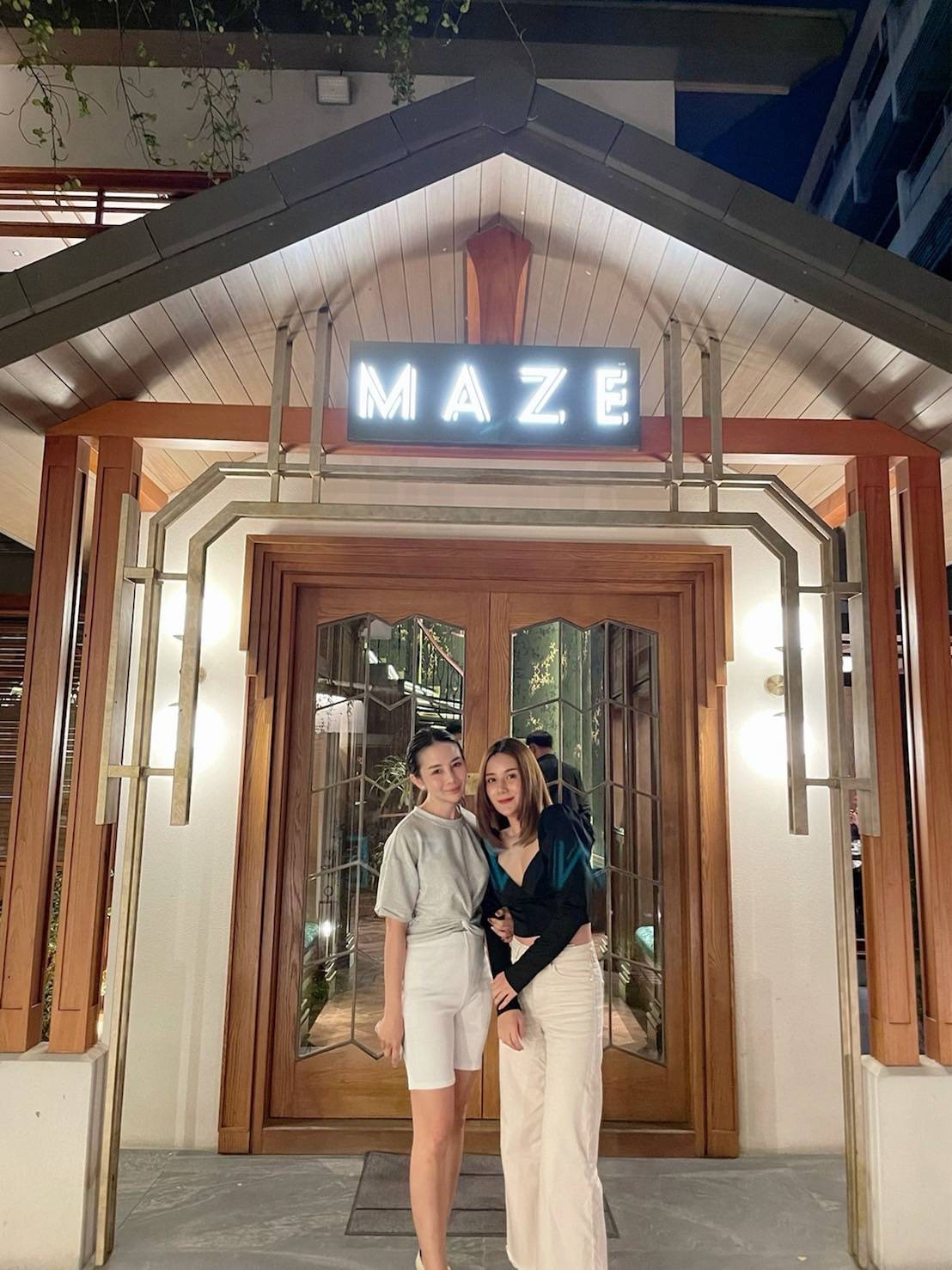 รูป Maze Dining