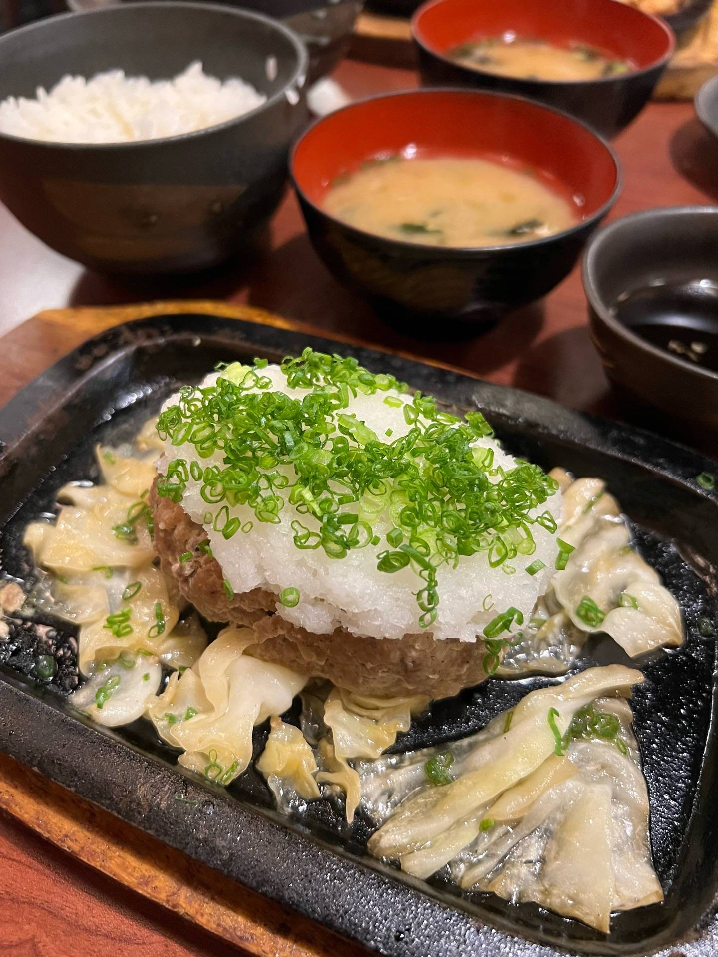 ชุดแฮมเบอร์เกอร์+หัวไช้เท้าฝนกับซอสพอนซึ ร้าน Katsushin かつ真 ITF Tower