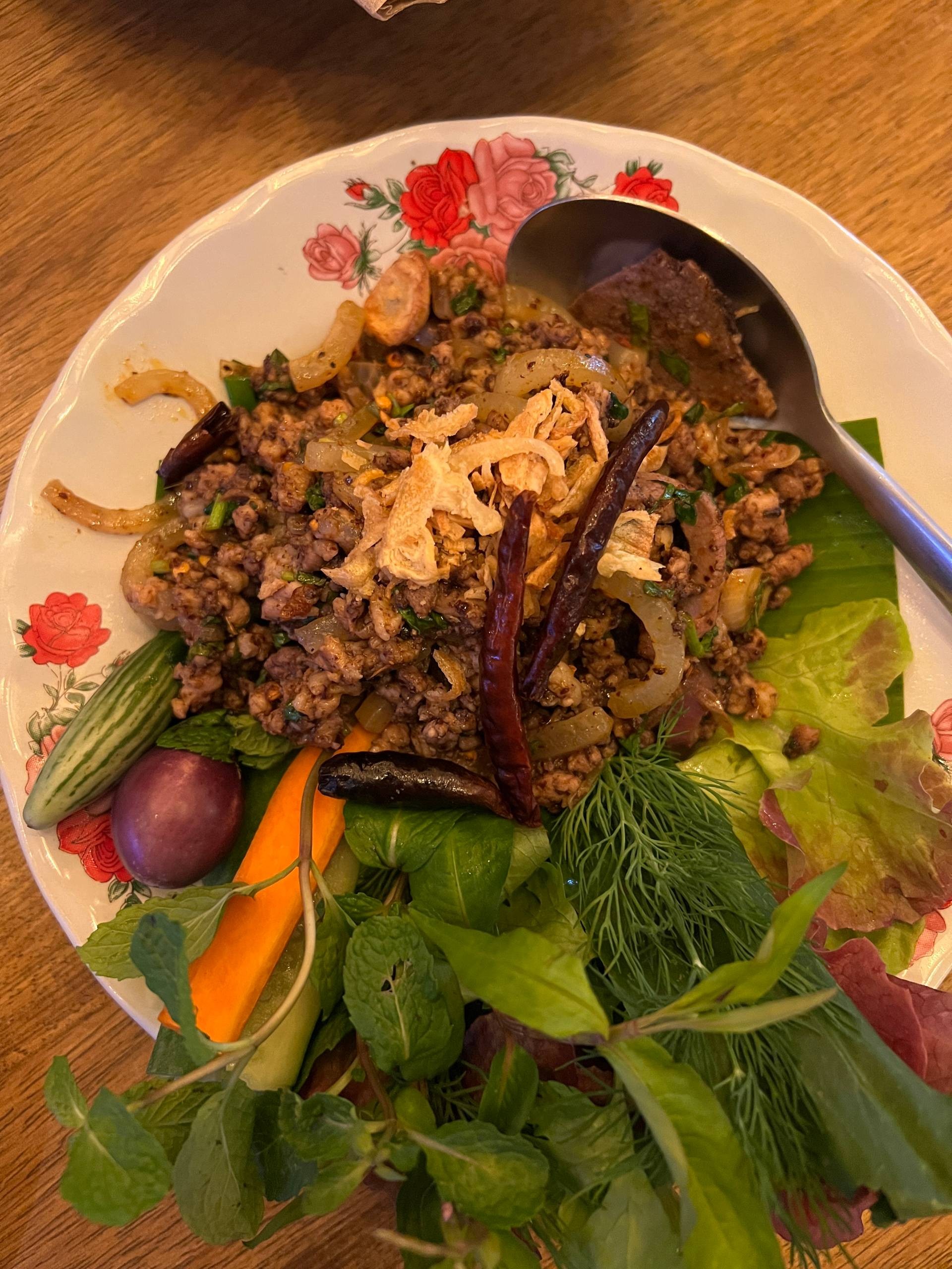 ลาบหมูแบบเหนือ ร้าน Ginger Farm Kitchen 101 The Third Place - Wongnai