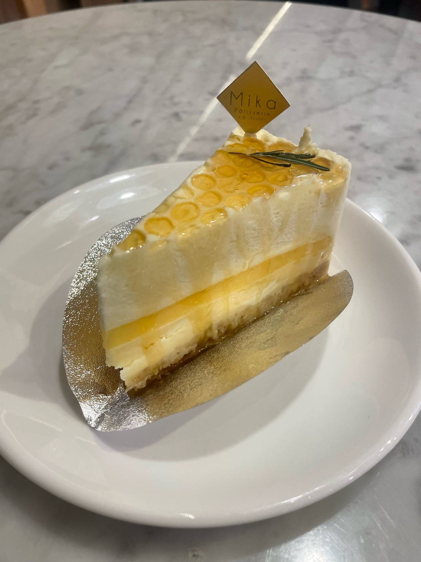 Yuzu wild honey cheesecake ร้าน Mika Patisserie Siam Paragon [Paragon ...
