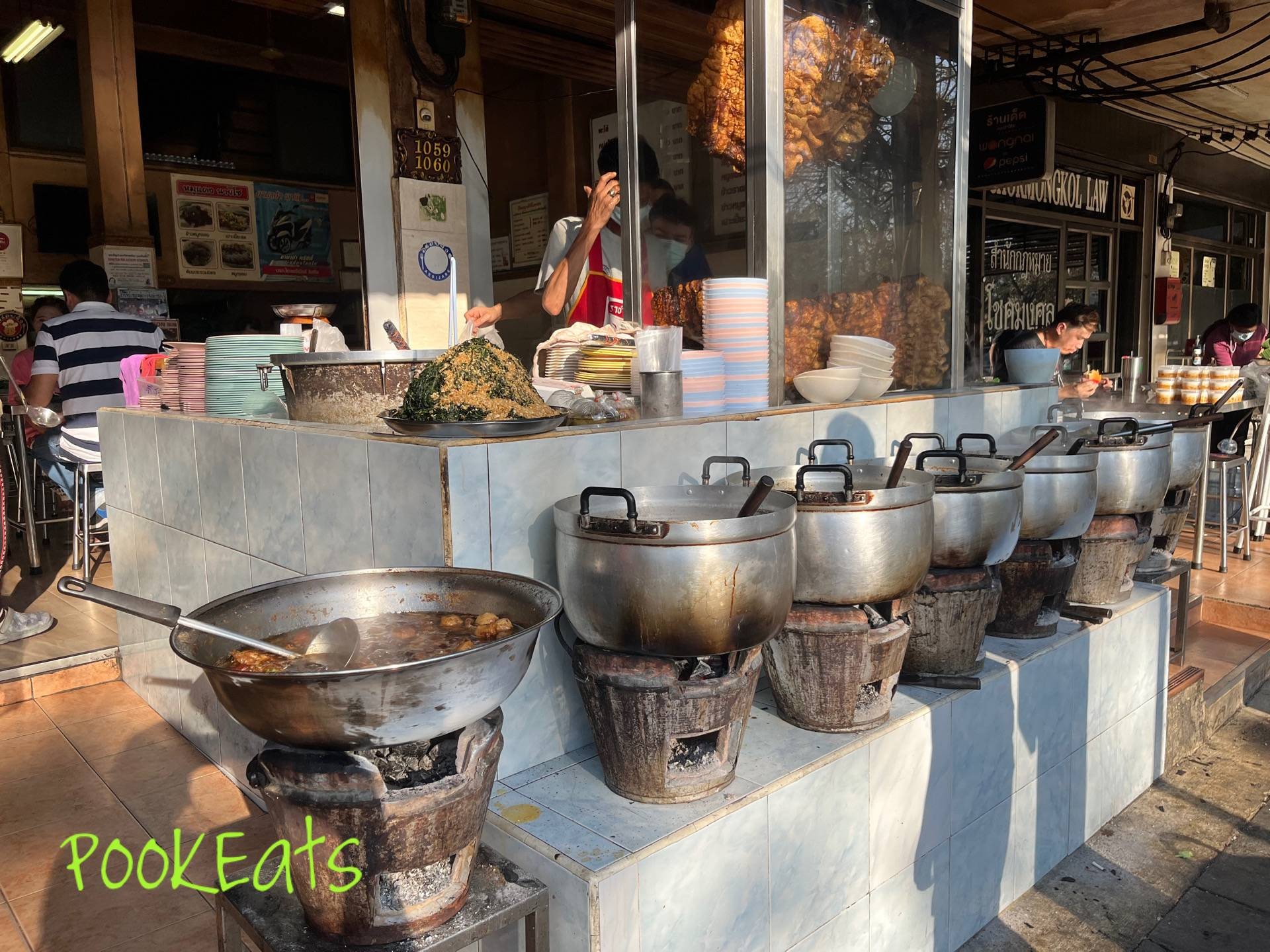 รูป หมูกรอบนายไซ ประชาชื่น - Wongnai