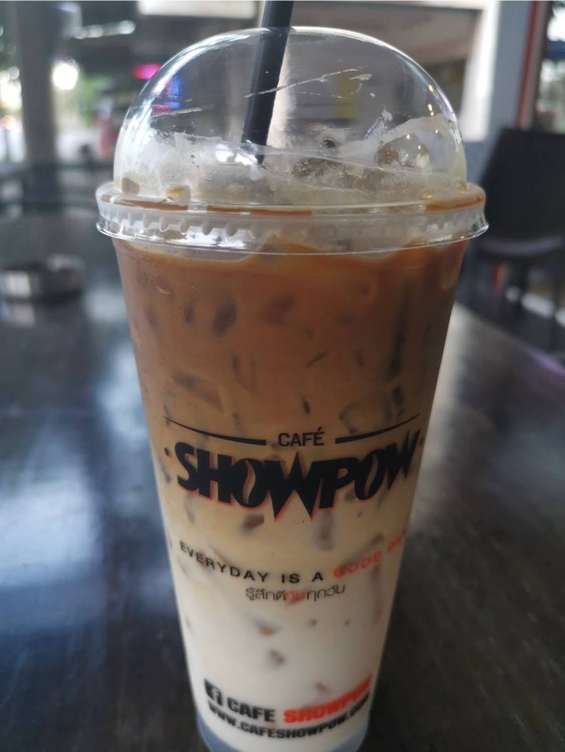 รีวิว Cafe Showpow - กาแฟเข้ม ราคาไม่แพงมาก แก้วใหญ่สะสมคะแนน บริการดี