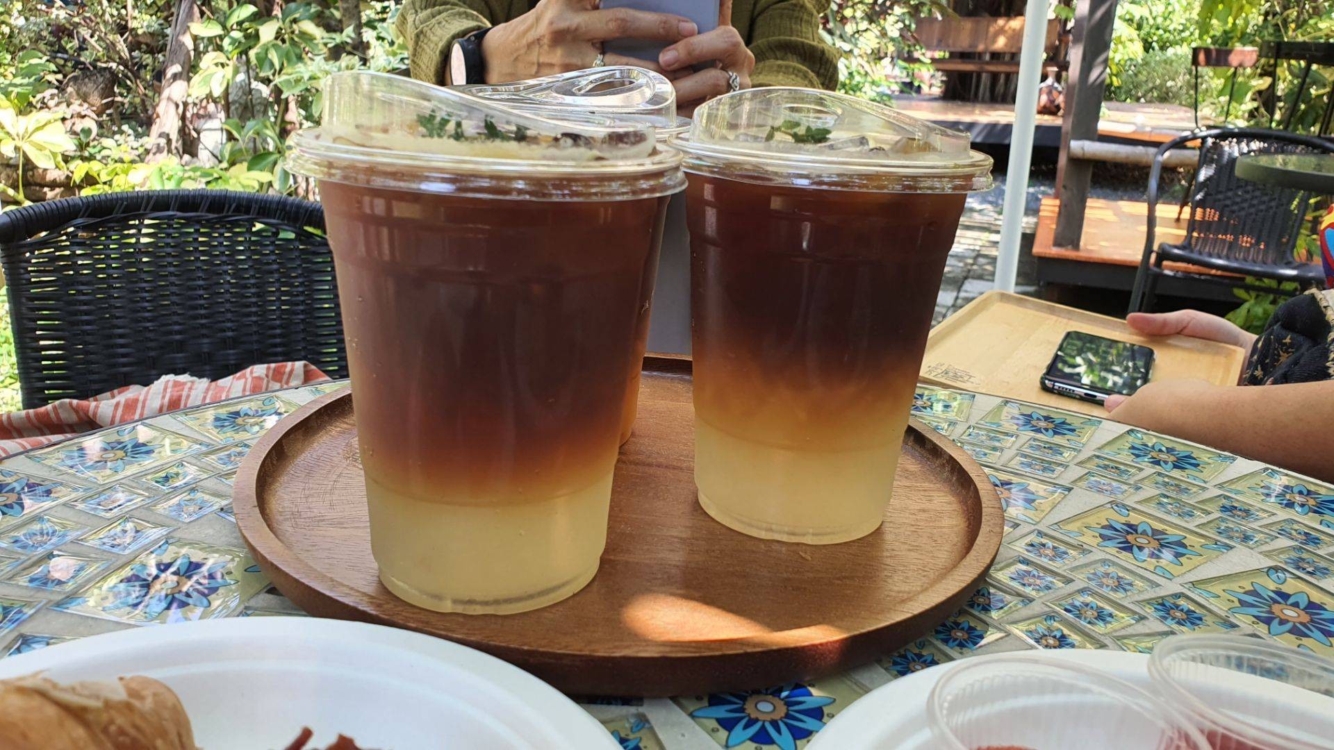 รีวิว Resfeber cafe รังสิต - บรรยากาศร่มรื่น เต็มไปด้วยต้นไม้ พนักงานให้บริการดีมาก - Wongnai