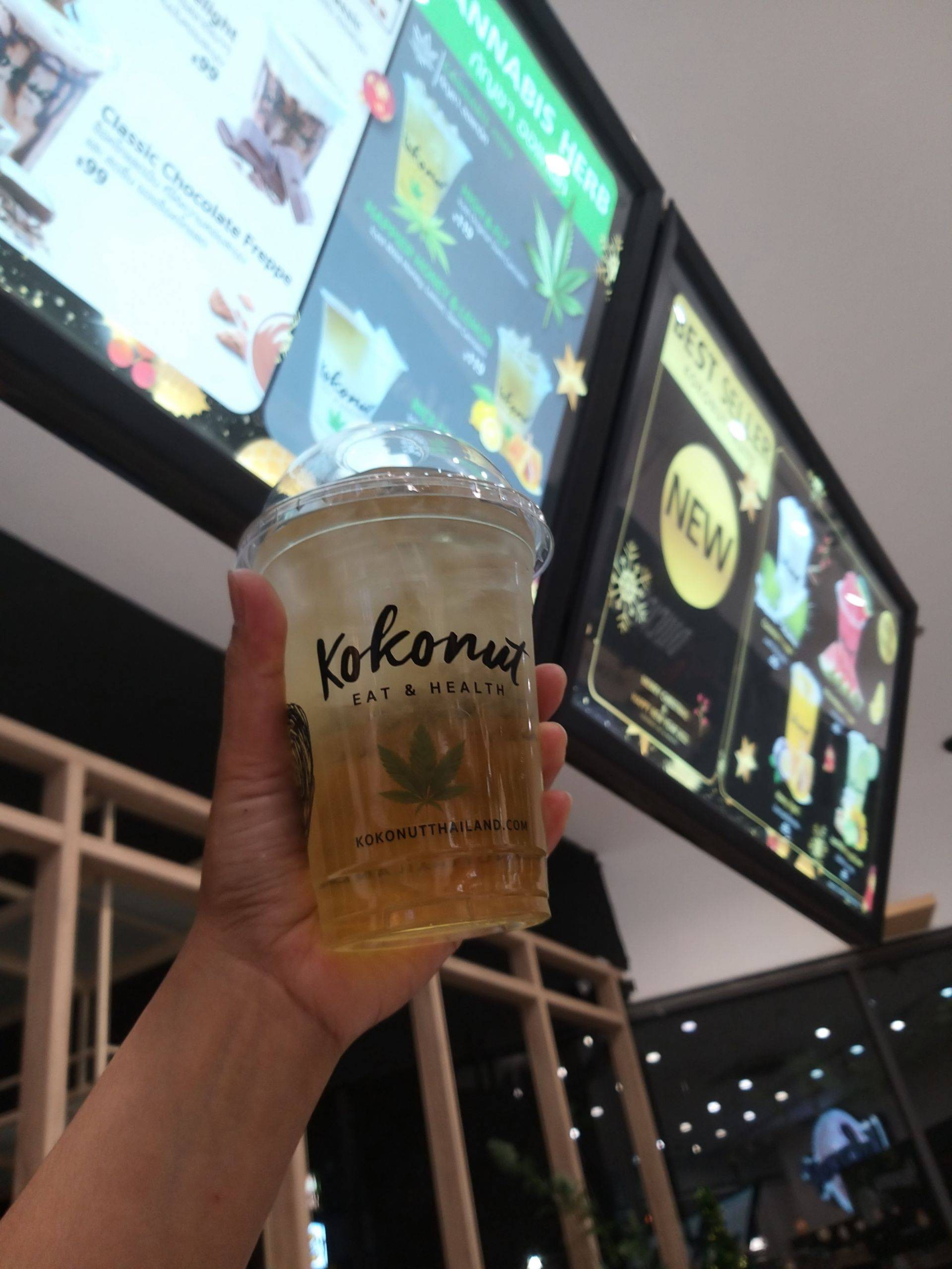 รีวิว Kokonut Eat and Health มาร์เก็ตเพลส นวมินทร์ - แชร์เคลิ้มกัญต้องลอง