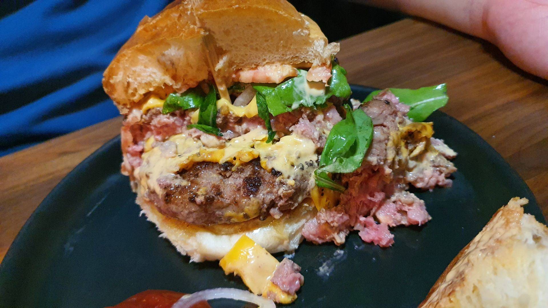 Double standard (beef) ร้าน The Standard Burger - Wongnai