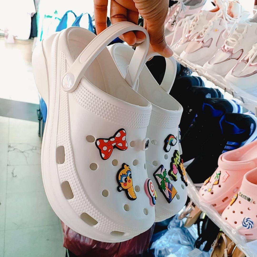 ร้าน JK Shoes (ตลาดนัดเมเจอร์ ปิ่นเกล้า)