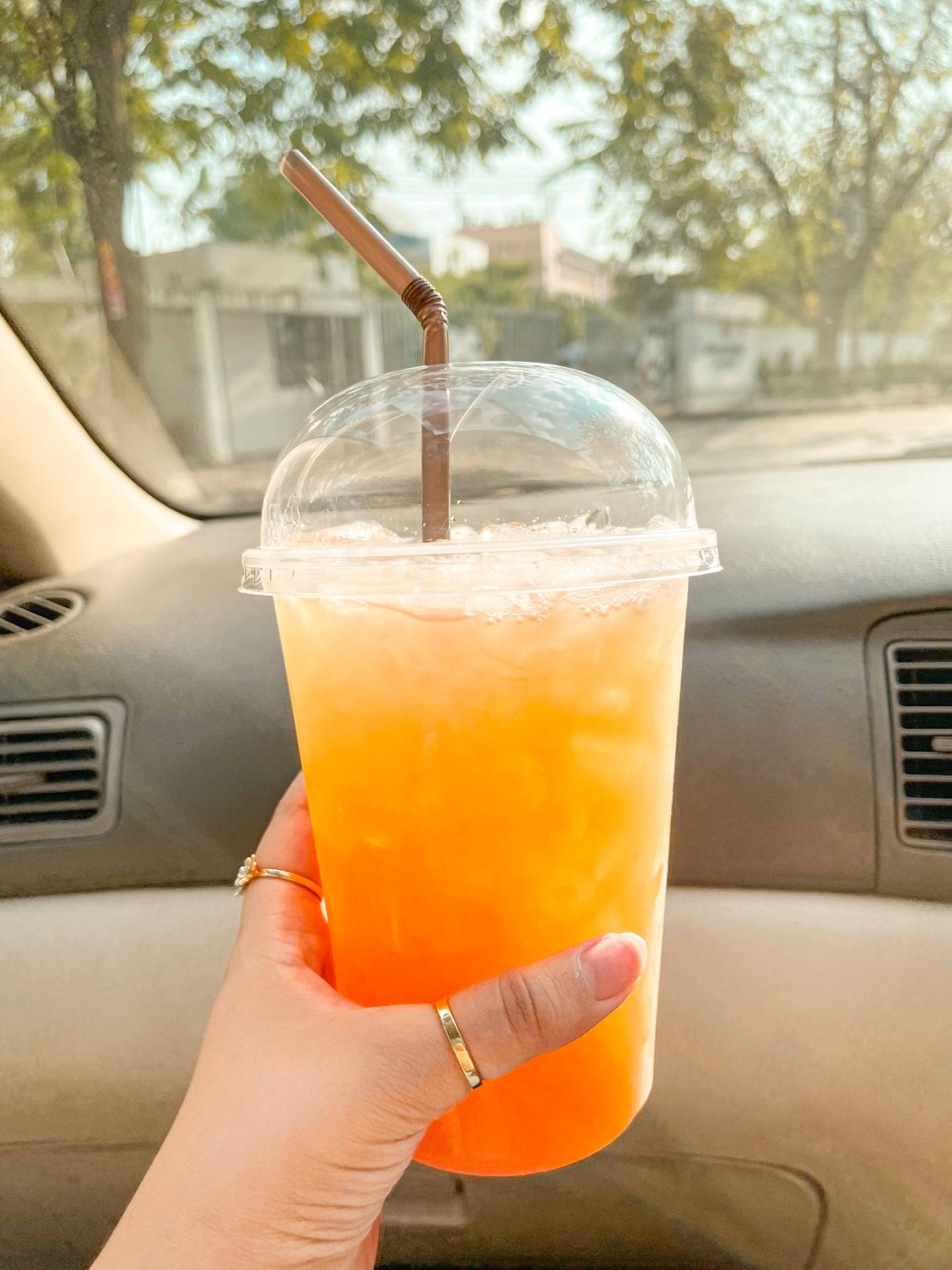 รีวิว เพชรบุรี OTOP ชวนชิม Golden Place พระราม9 - น้ำตาลสดที่ Golden ...