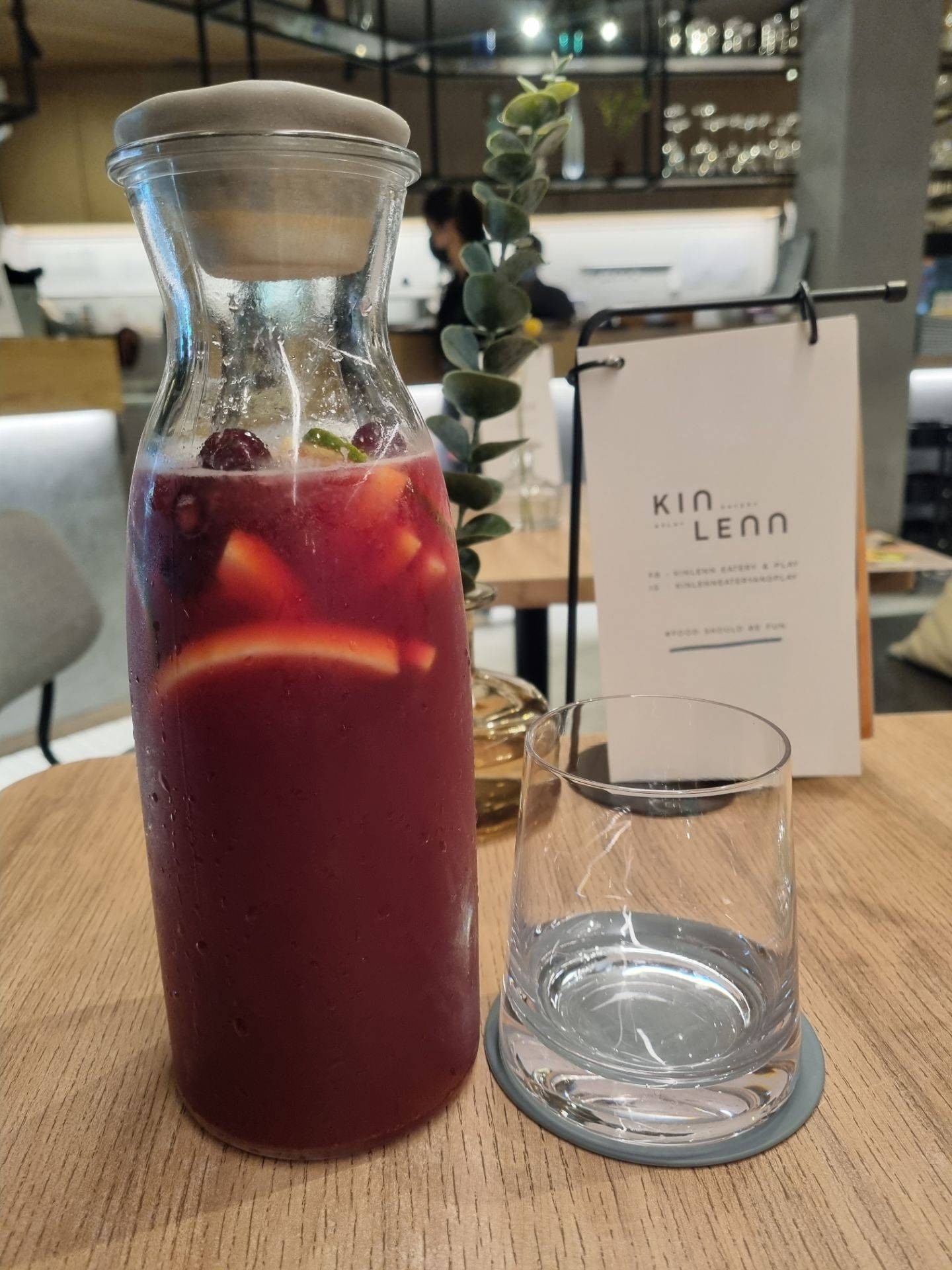 น้ำองุ่นโฮมเมด ร้าน Kinlenn Eatery & Play Ari