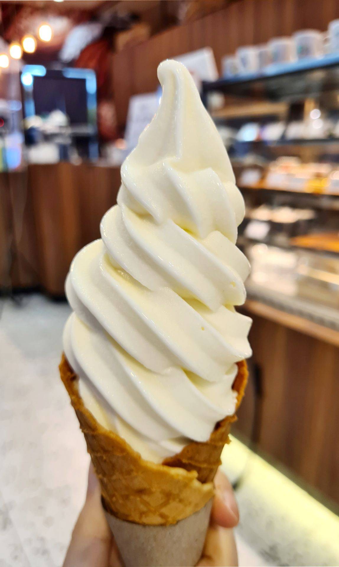 Vanilla Soft Serve ร้าน Peak Chocolate Passionist CentralwOrld - Wongnai
