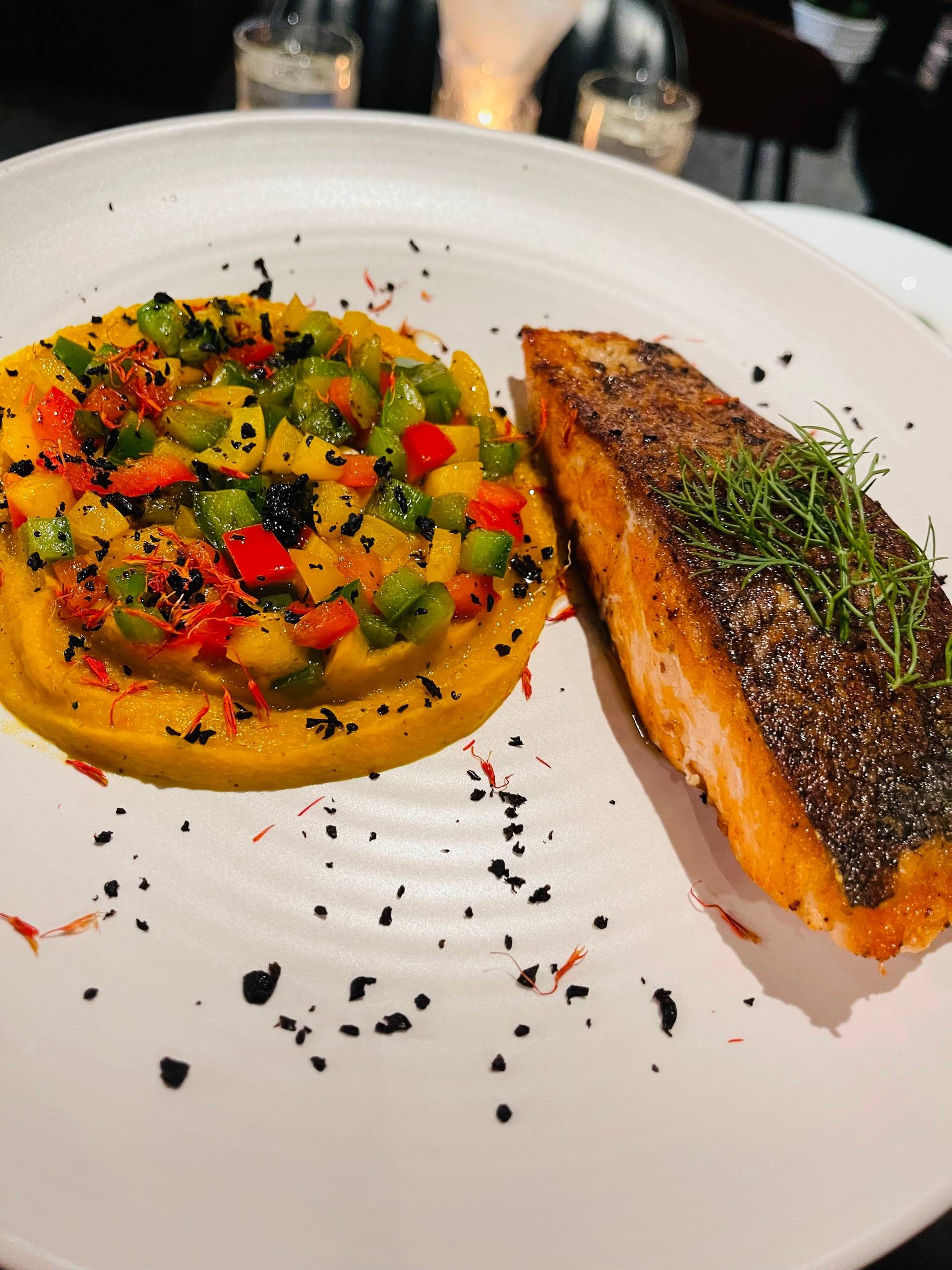 รีวิว The Mona Bar and Restaurant - ทานอาหาร
