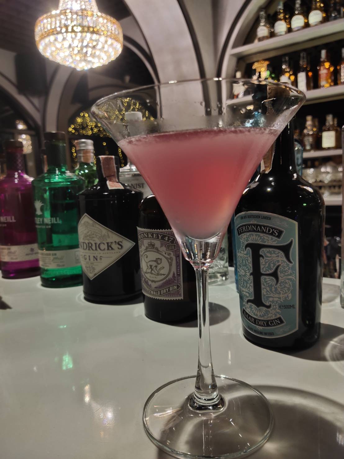 รีวิว The Mona Bar and Restaurant - เครื่องดื่มอร่อย อาหารรสชาติดี