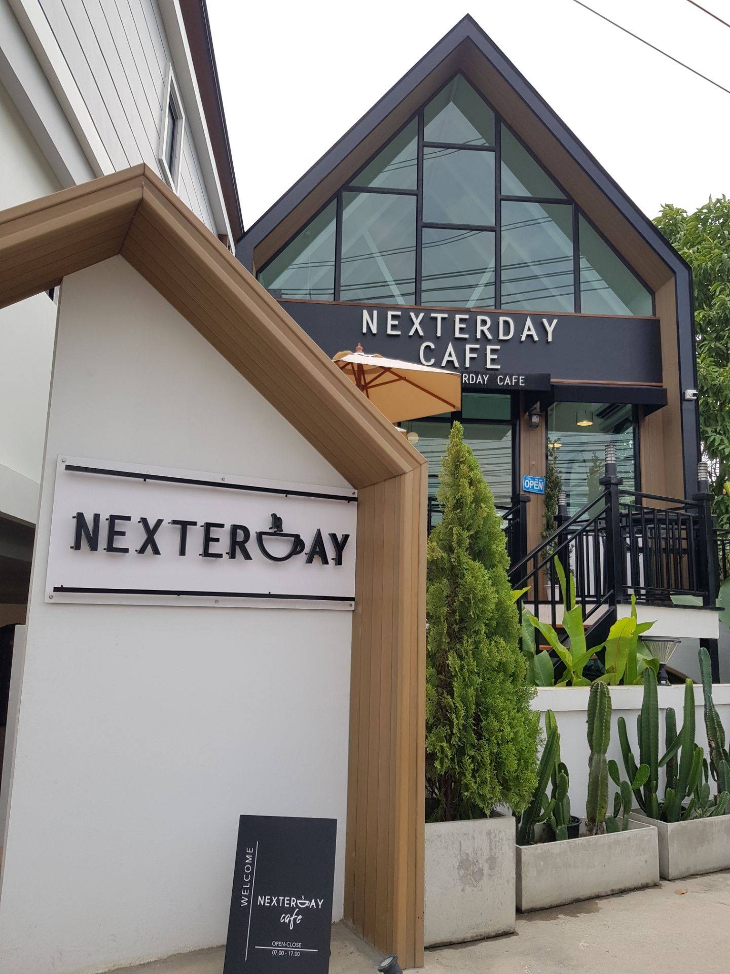 รีวิว Nexterday Cafe - ร้านเล็กน่ารัก นั่งได้หลายมุม