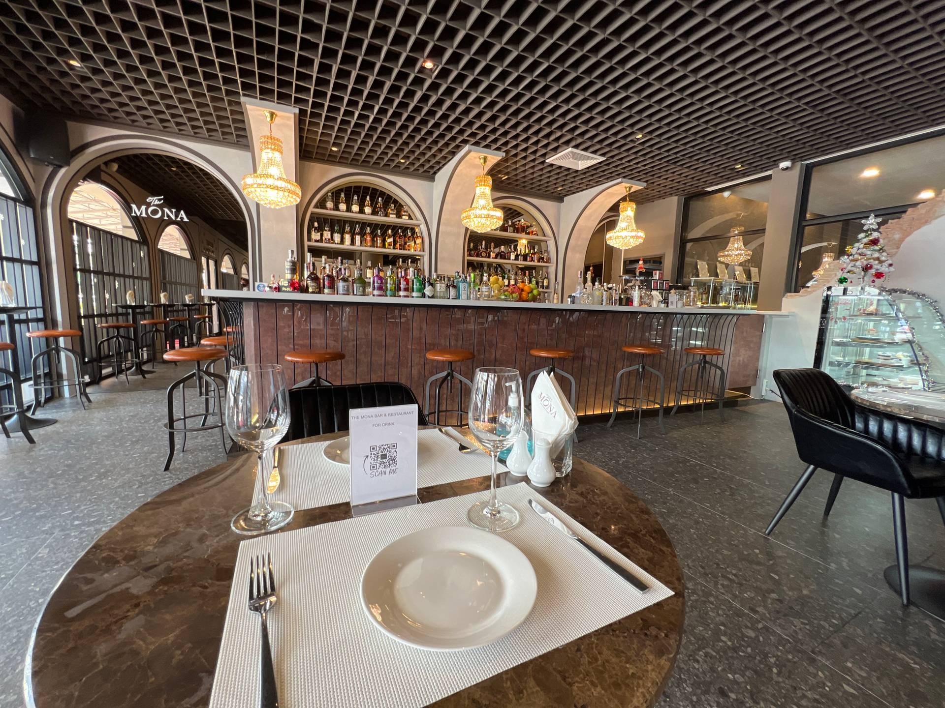 รีวิว The Mona Bar and Restaurant - ชอบ 😻 - Wongnai