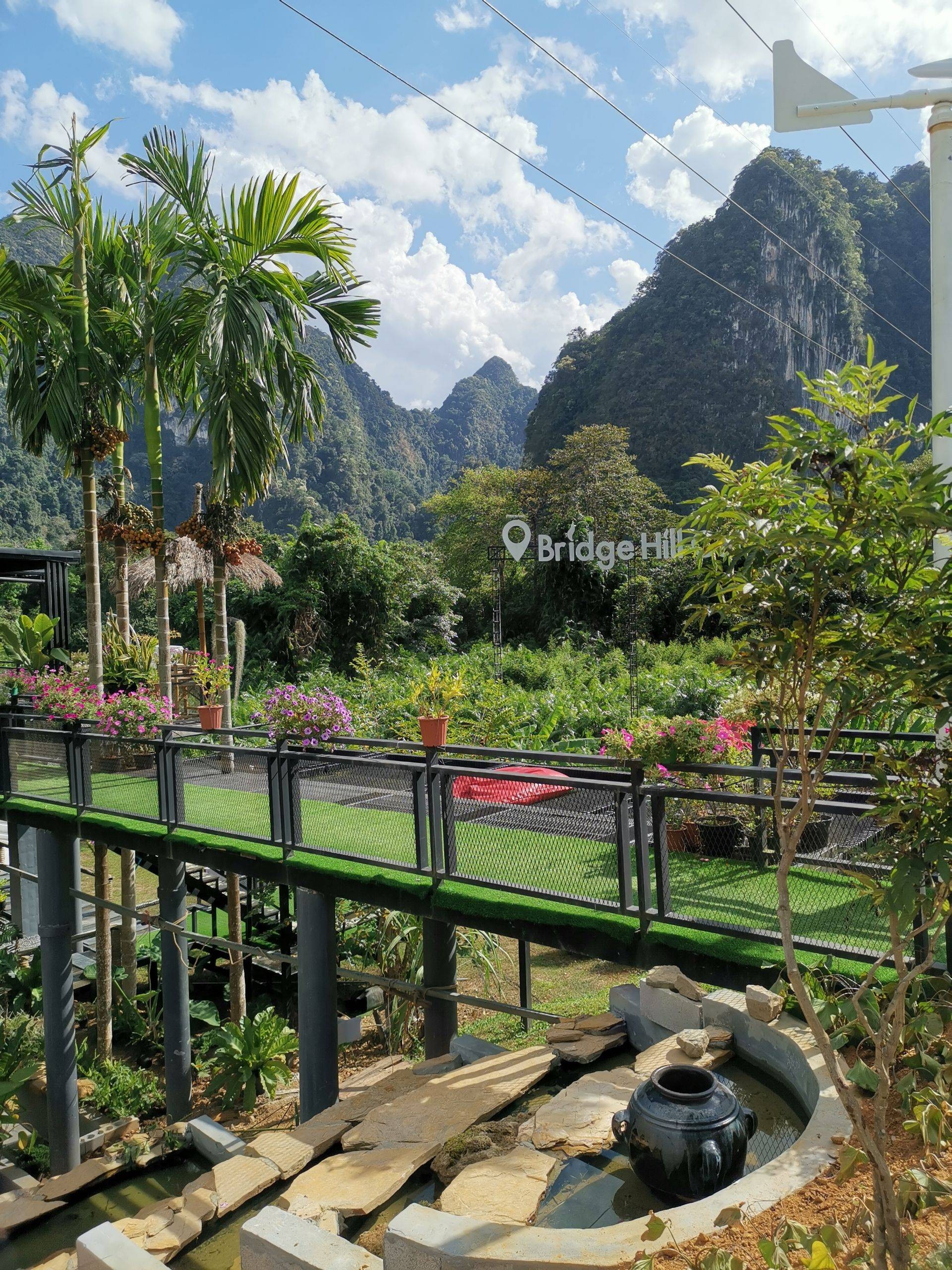 รีวิว Bridge Hill Cafe - เป็นคาเฟ่ติด ภูเขาที่ค่อนข้างสวย - Wongnai
