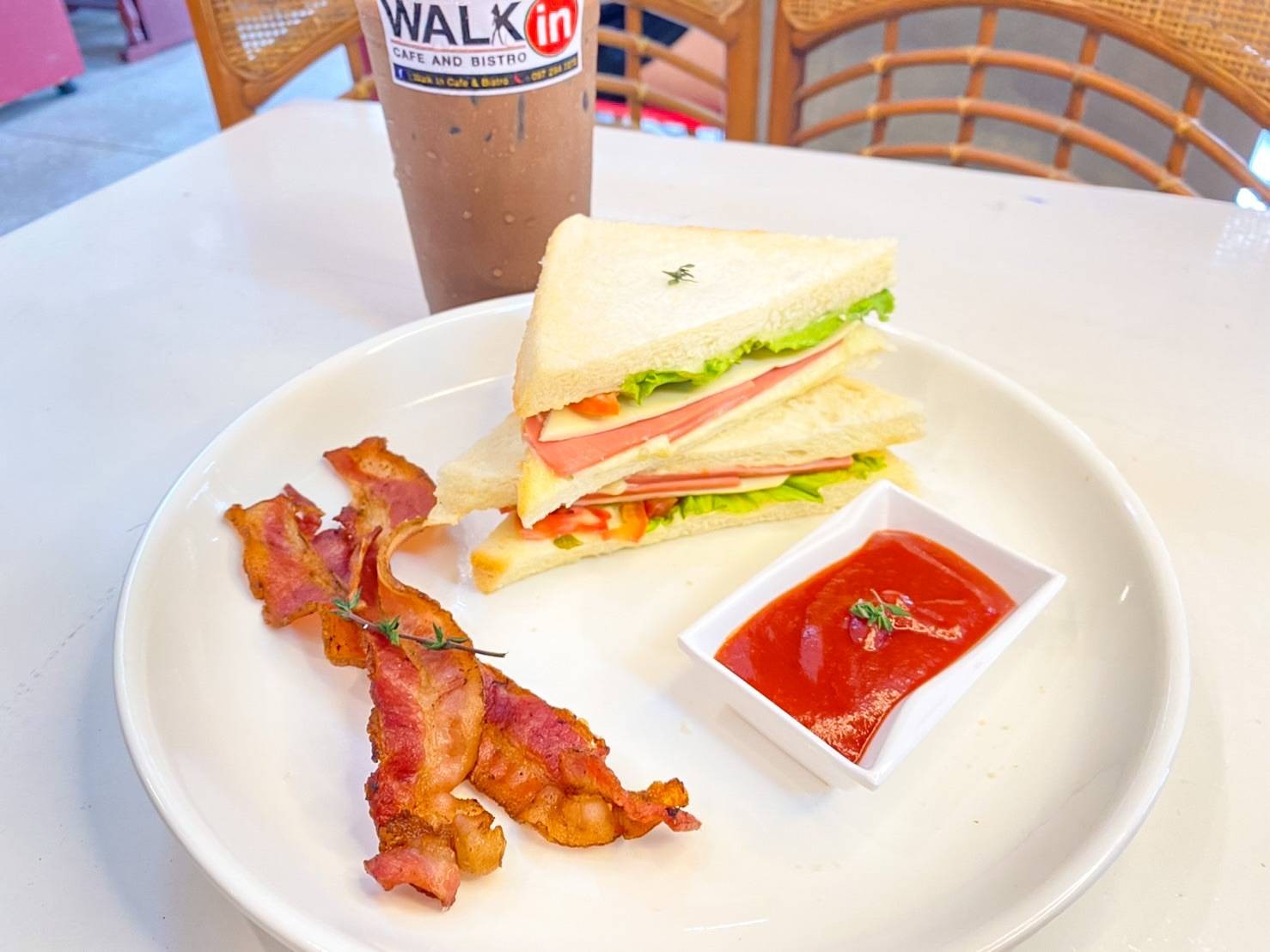 Walk In Cafe & Bistro - สั่งอาหารเดลิเวอรี | Wongnai x LINE MAN