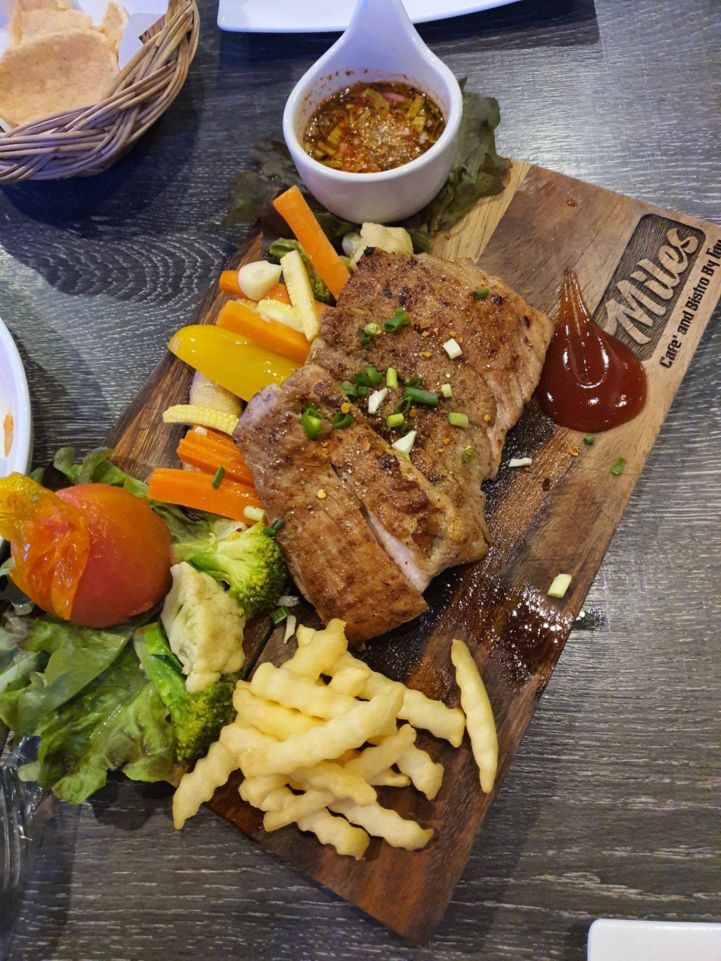 รีวิว Miles Cafe' Buriram - เพลงดี อาหารอร่อยก็นั่งได้ยาวเลย