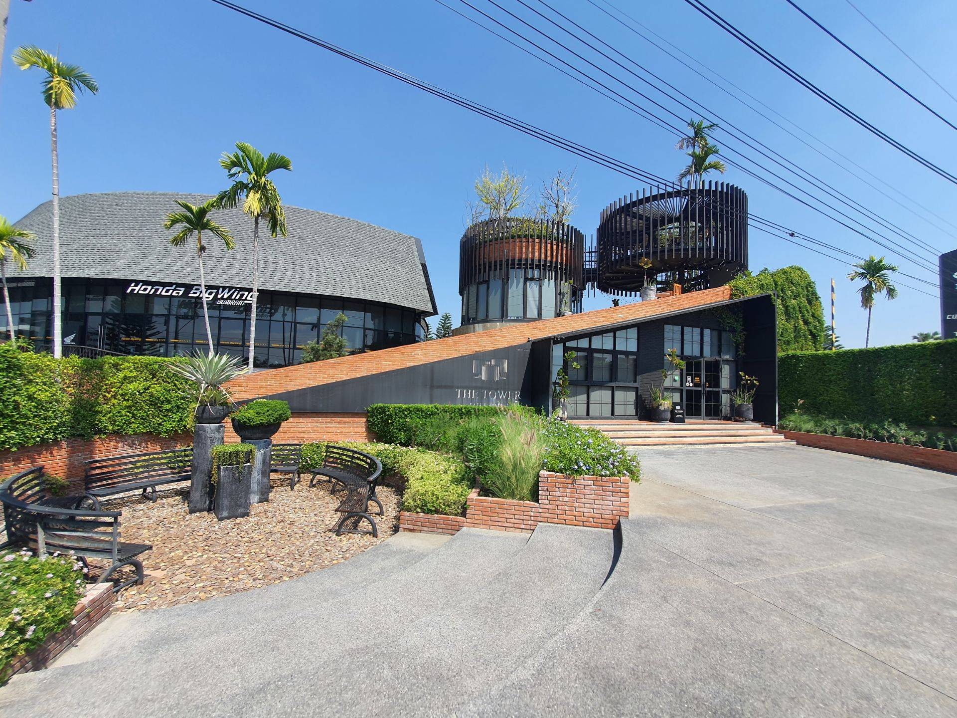 รีวิว The Tower Cafe & Hangout - ชอบบรรยากาศ