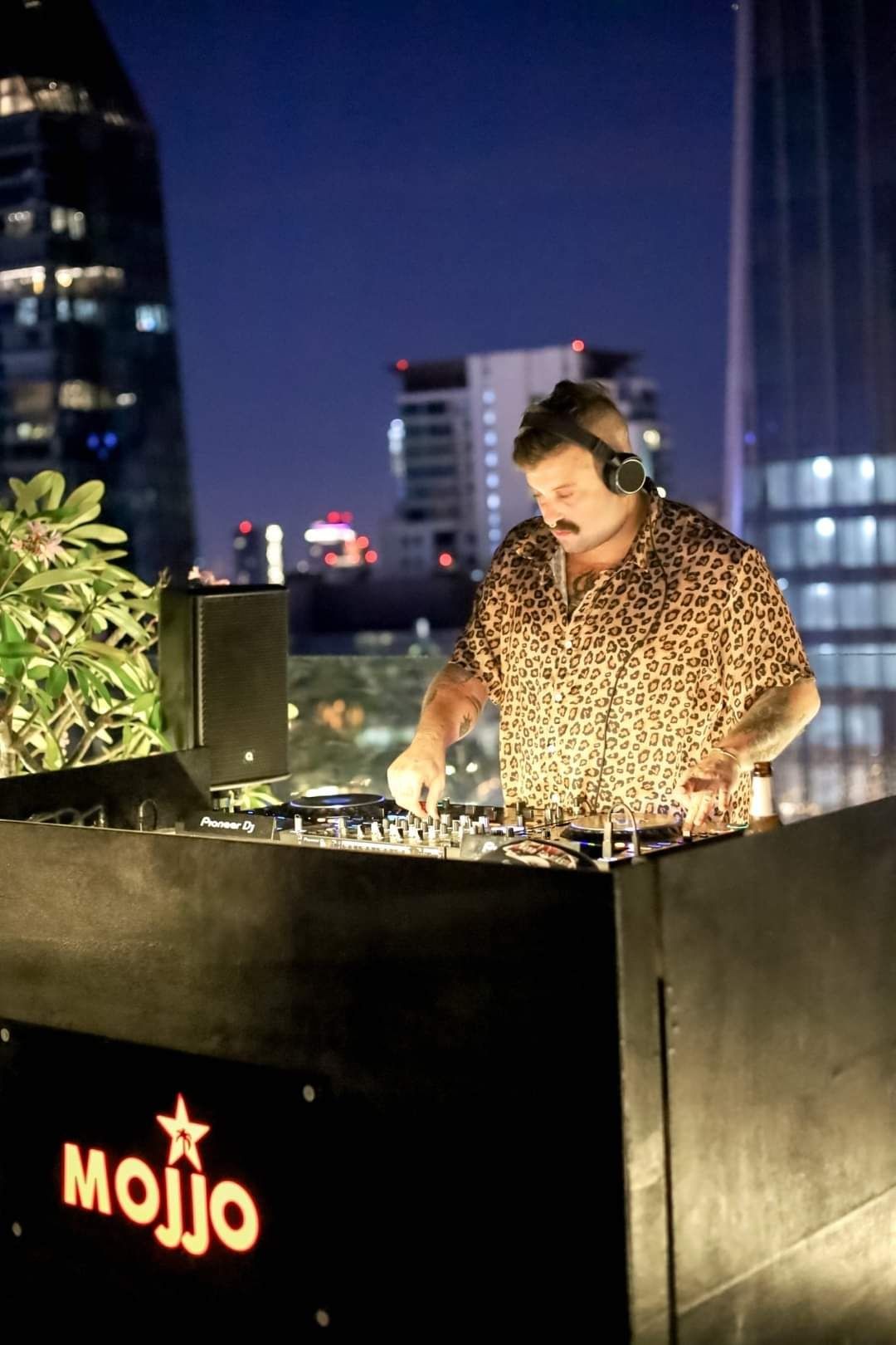 รูป Mojjo Rooftop Lounge Bar