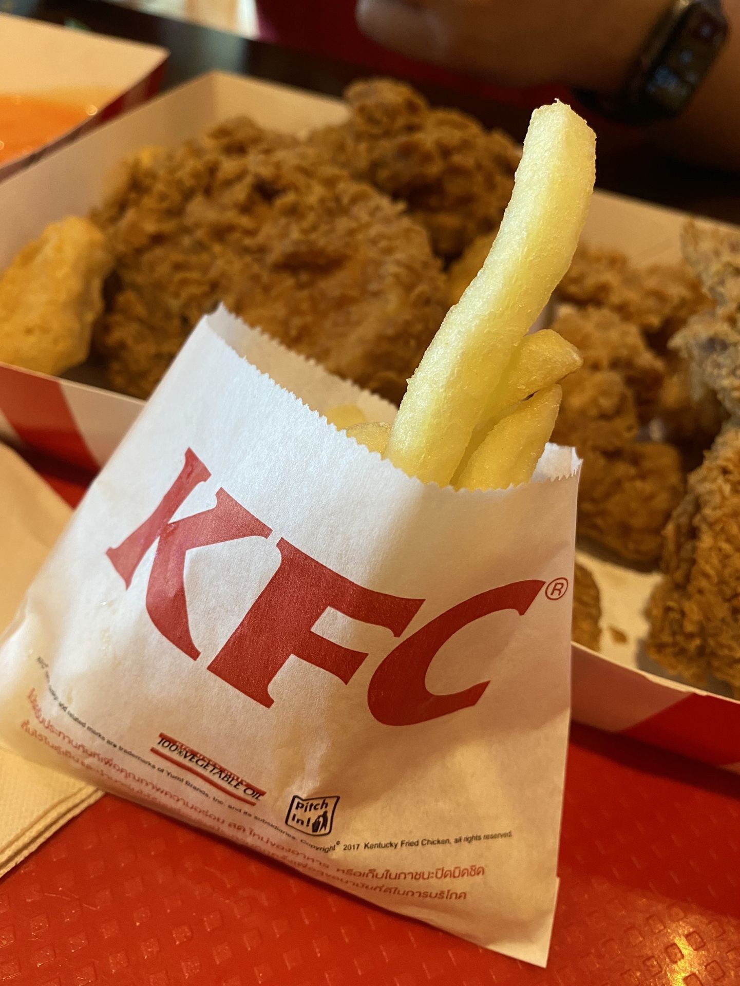 รีวิว KFC The Tree - เหมือนจะเป็นร้านอาหารเดียวใน The Tree ที่ขายดีนะคะ ...
