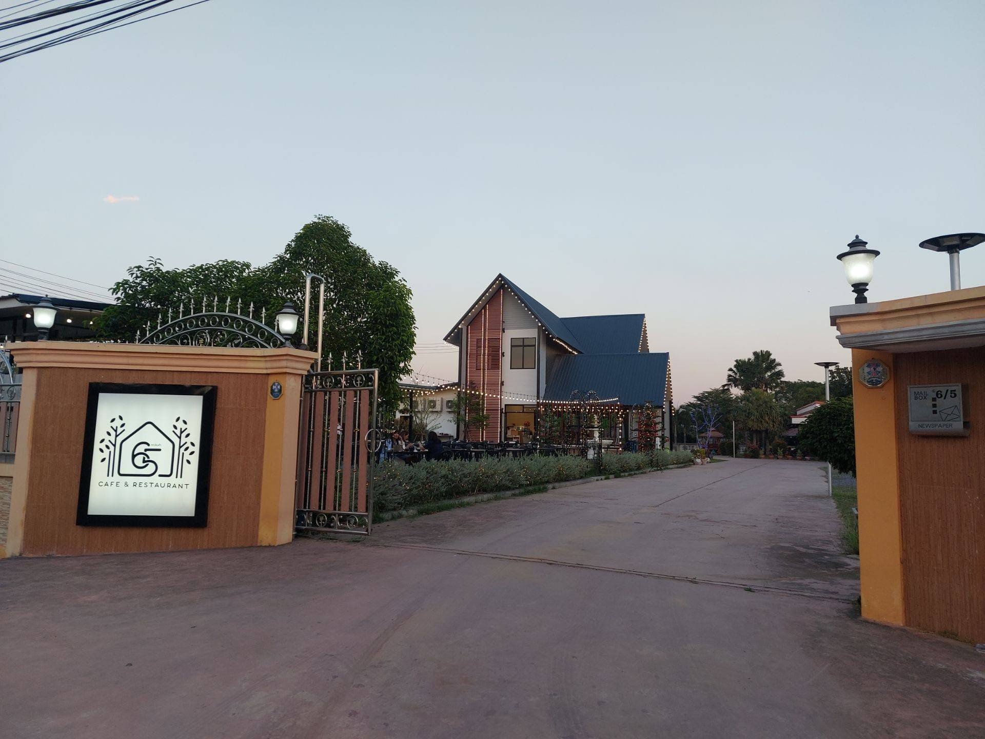 รีวิว 65 cafe&restaurant - บรรยากาศดี