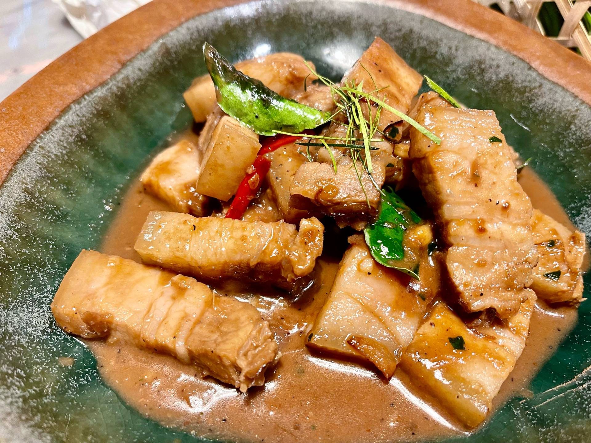 หมูผัดกะปิ ร้าน ขมิ้น Camin Cuisine & Cafe เซ็นทรัลเวิลด์