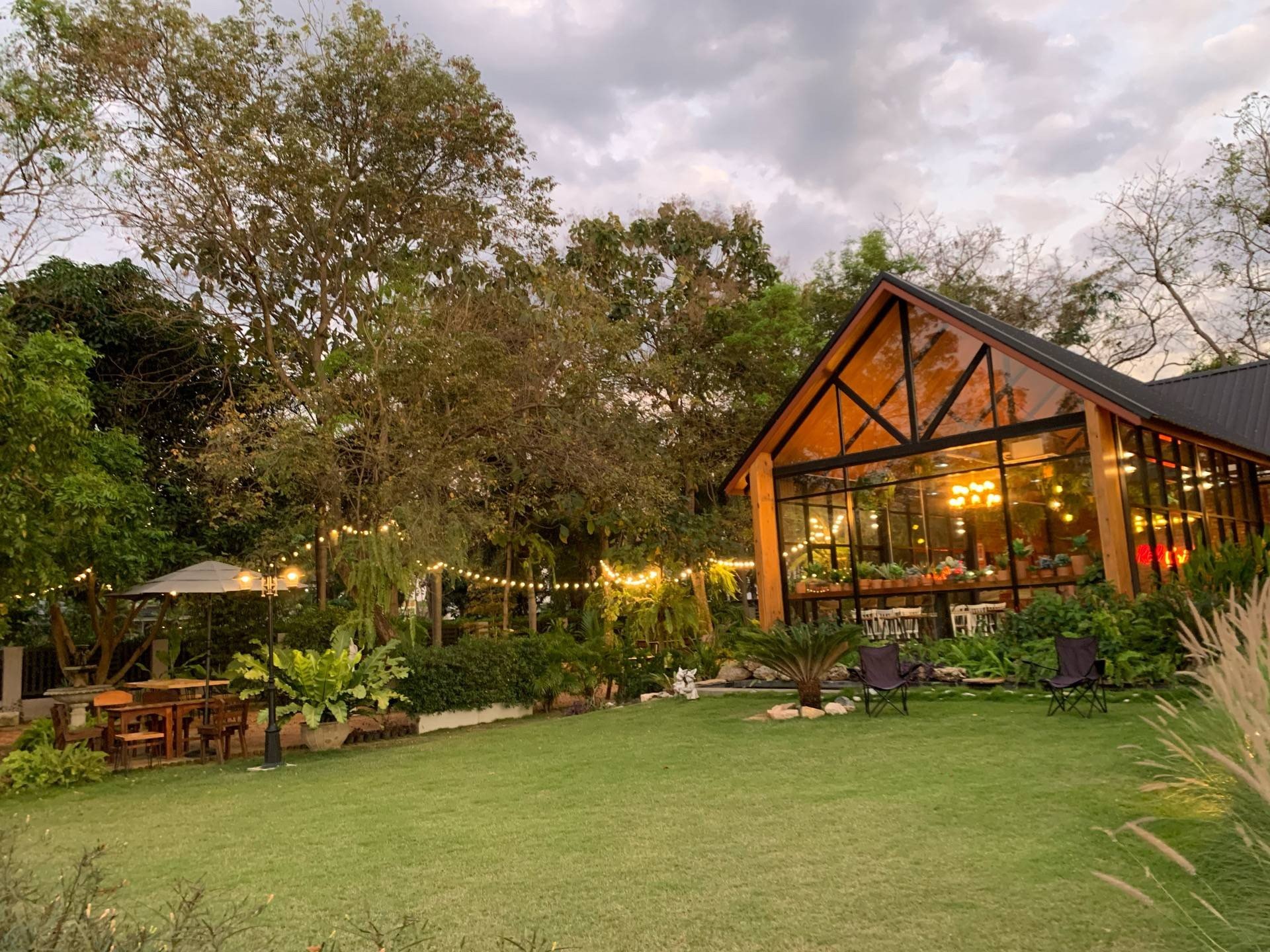 รีวิว Red Brick Cafe & Restaurant - บรรยากาศดี อาหารอร่อย - Wongnai