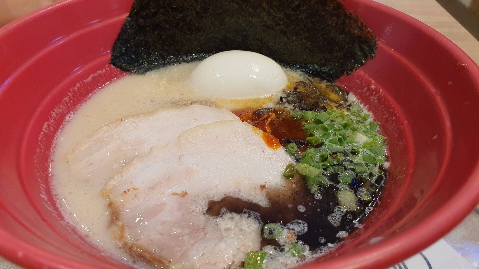 รีวิว Ramen Ippudo EmQuartier - เส้นเหนียวนุ่มน้ำซุปรสชาติกลมกล่อม