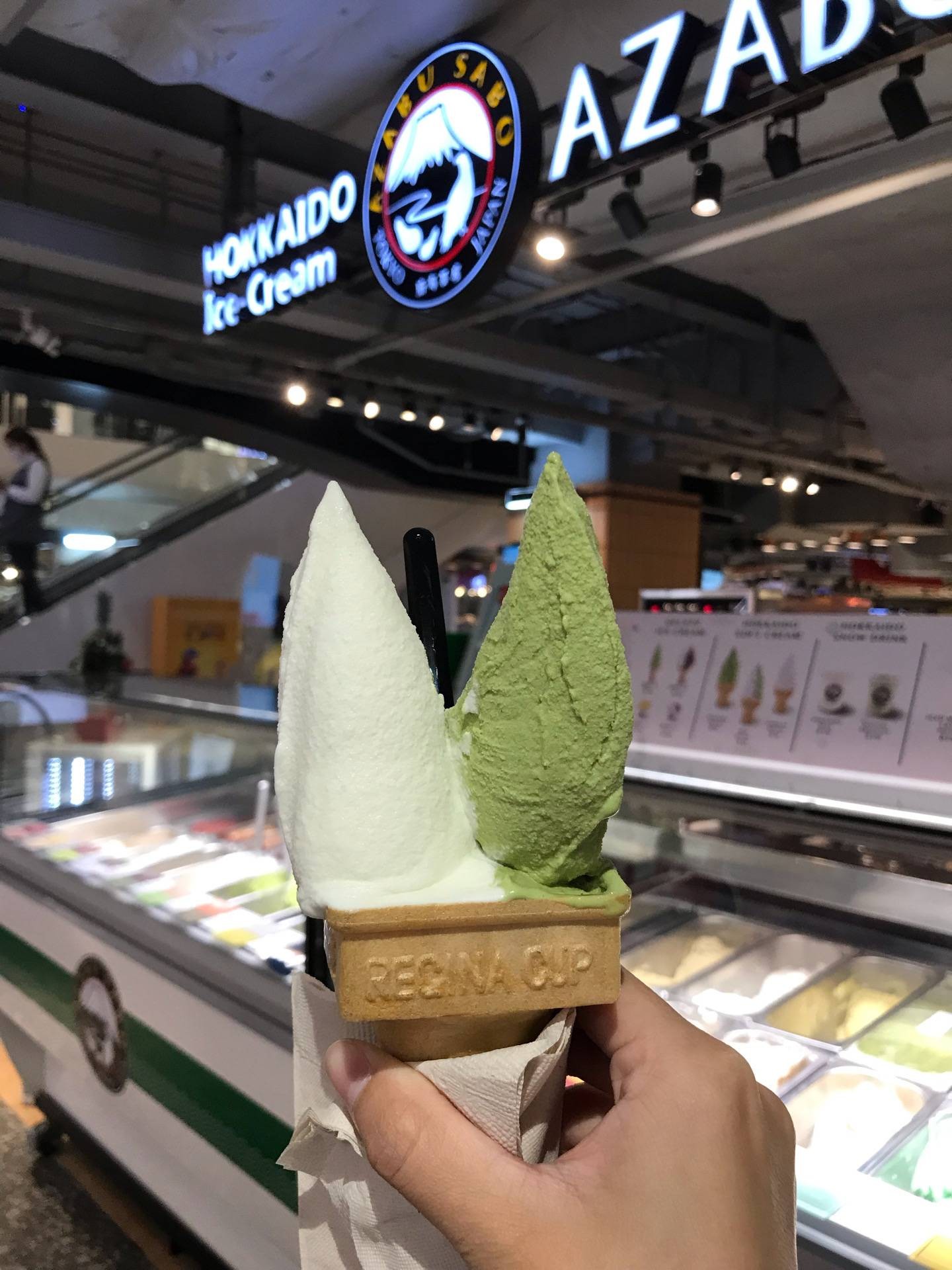 รีวิว Azabu Sabo เซ็นทรัลพลาซ่า ลาดพร้าว - ไอศกรีมชาเขียวเข้มข้น แต่ชอบนมฮอกไกโดมากกว่า